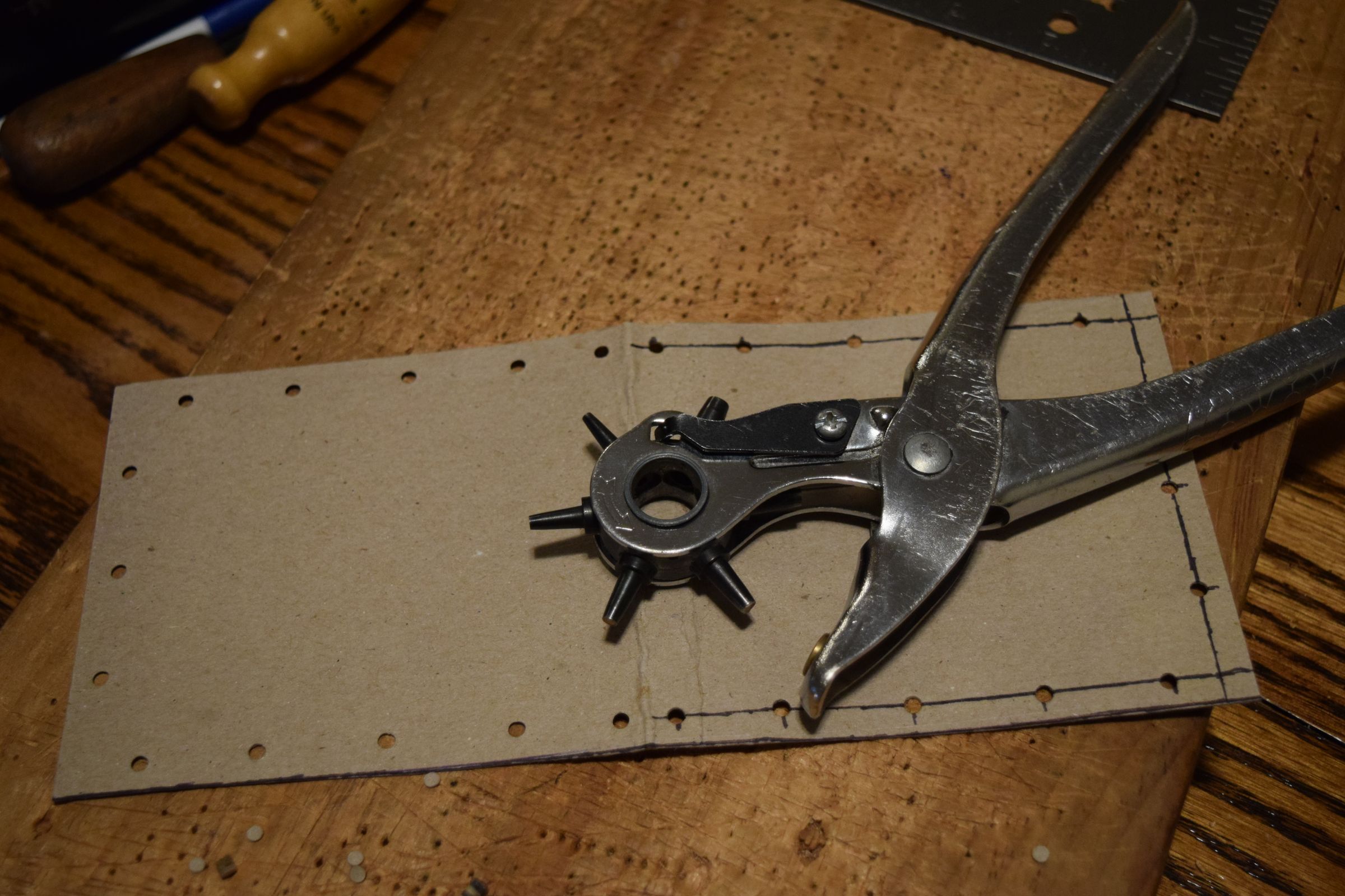 Simple Leather Project From Scraps : 8 Steps (with Pictures ...