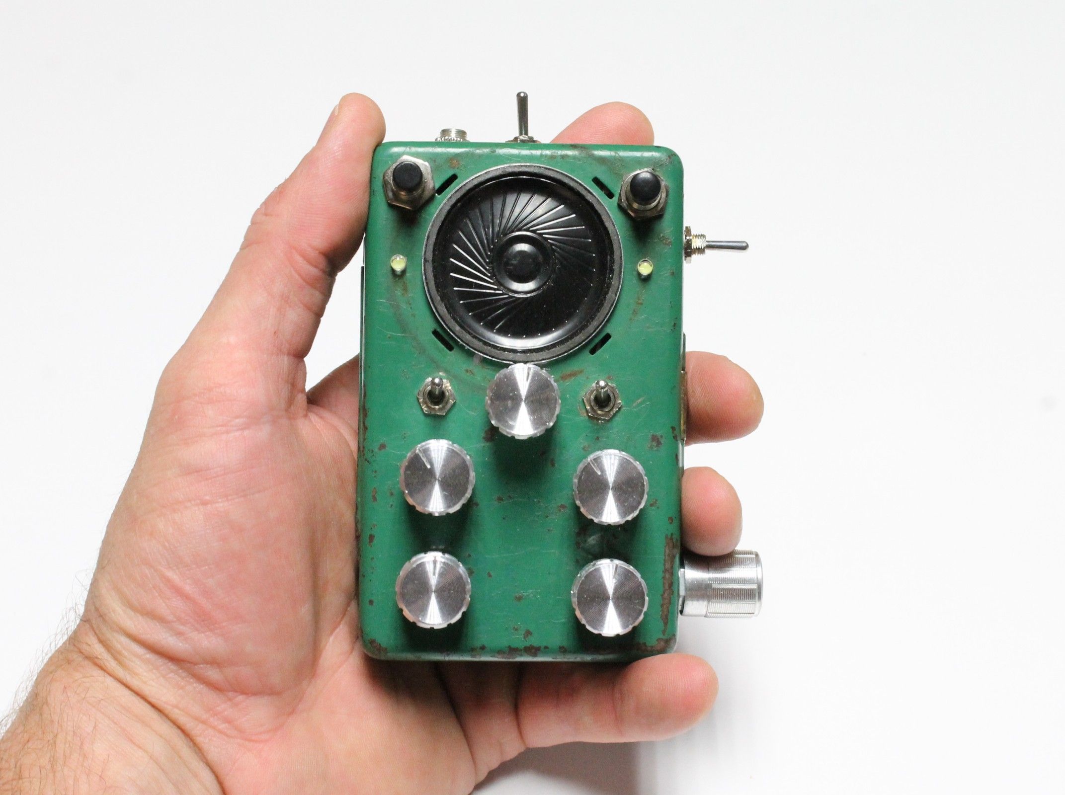 Fizzle Loop Synth V3 (555 Timer) : 11 Steps (with Pictures) - Instructables