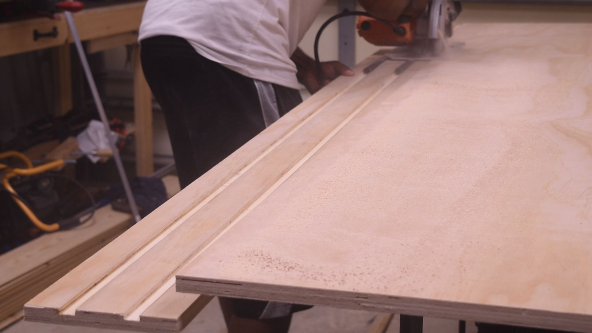 How to Make a Track Saw Guide for a Circular Saw : 8 Steps (with ...