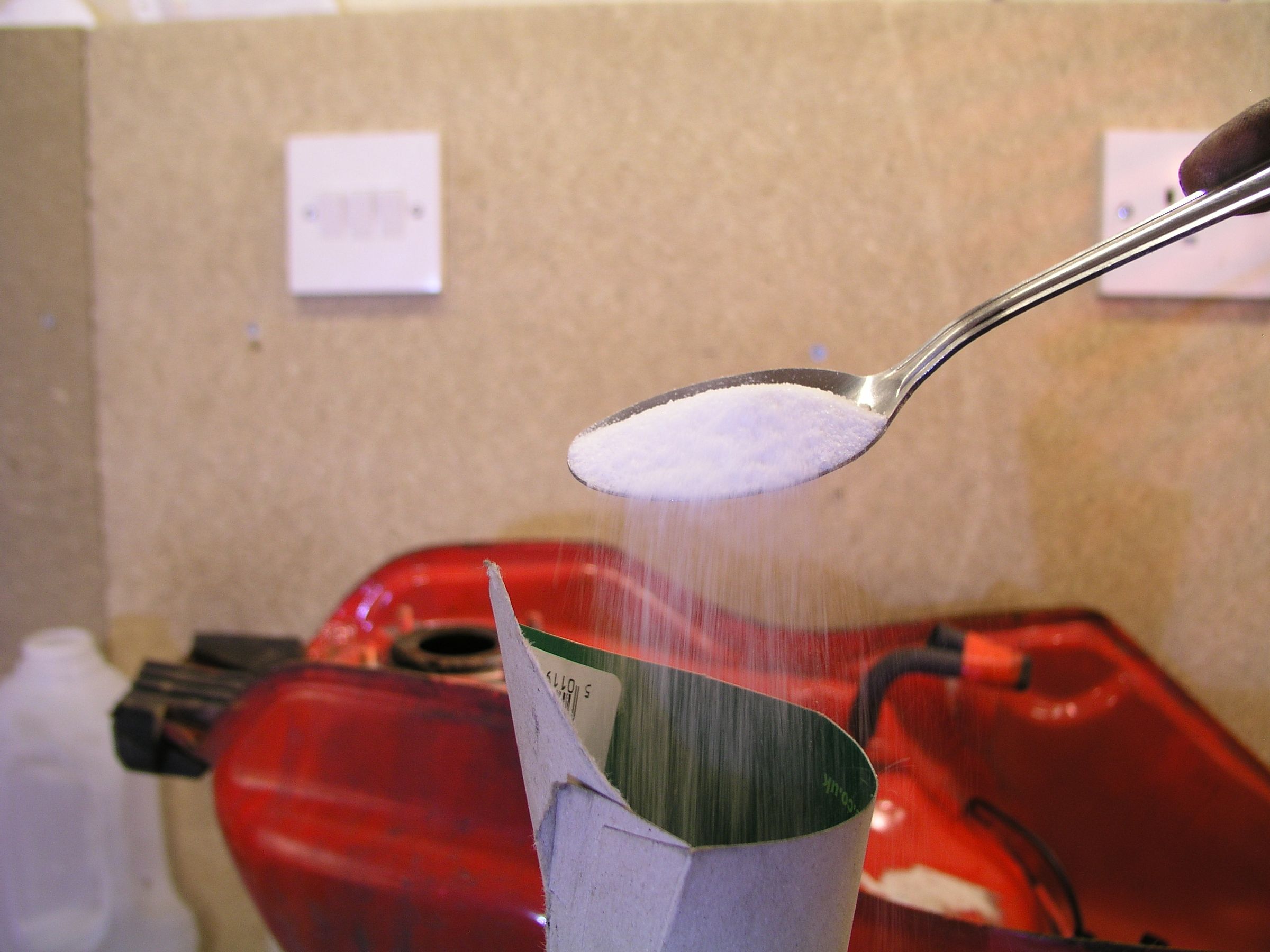 Electrolysis Rust Removal - Motorbike Fuel Tank : 6 Steps (with ...