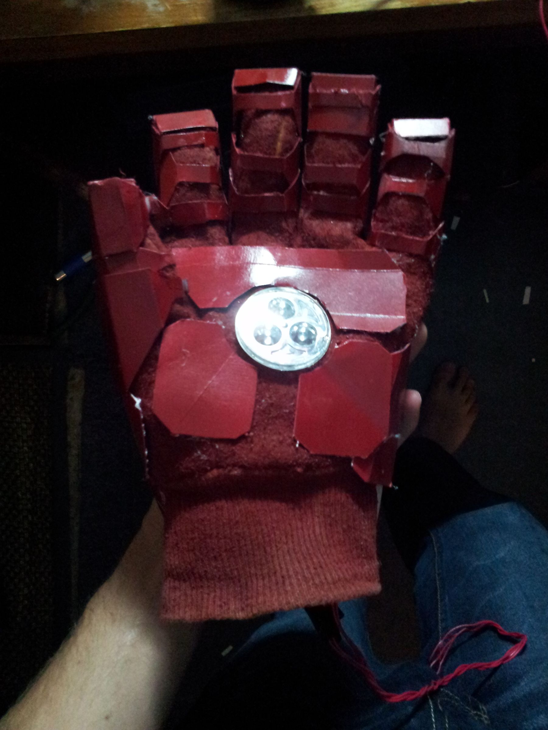Iron Man Arc Reactor and Repulsor Arm : 3 Steps - Instructables