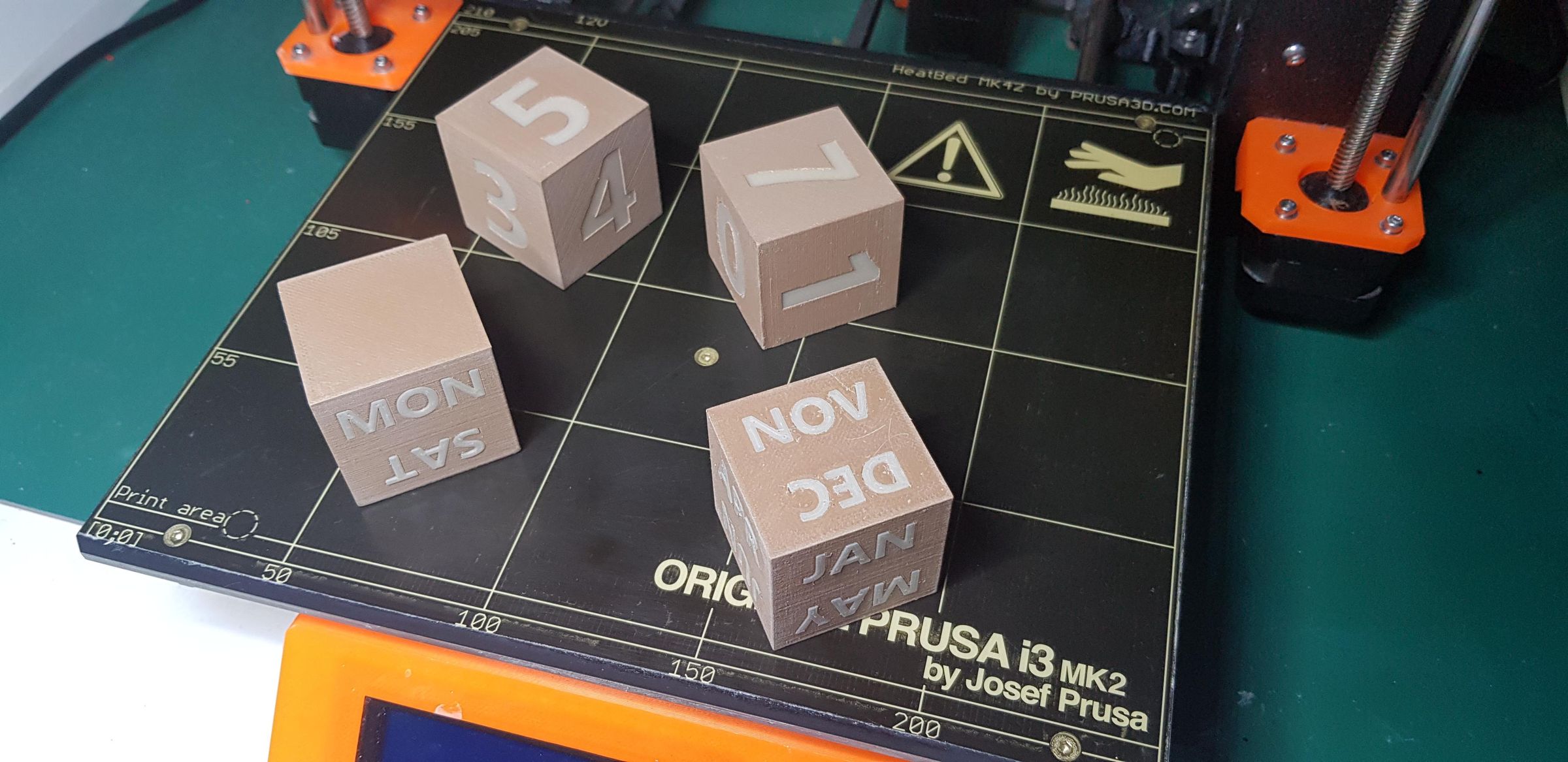 Desk Calendar Cubed : 8 Steps (with Pictures) - Instructables
