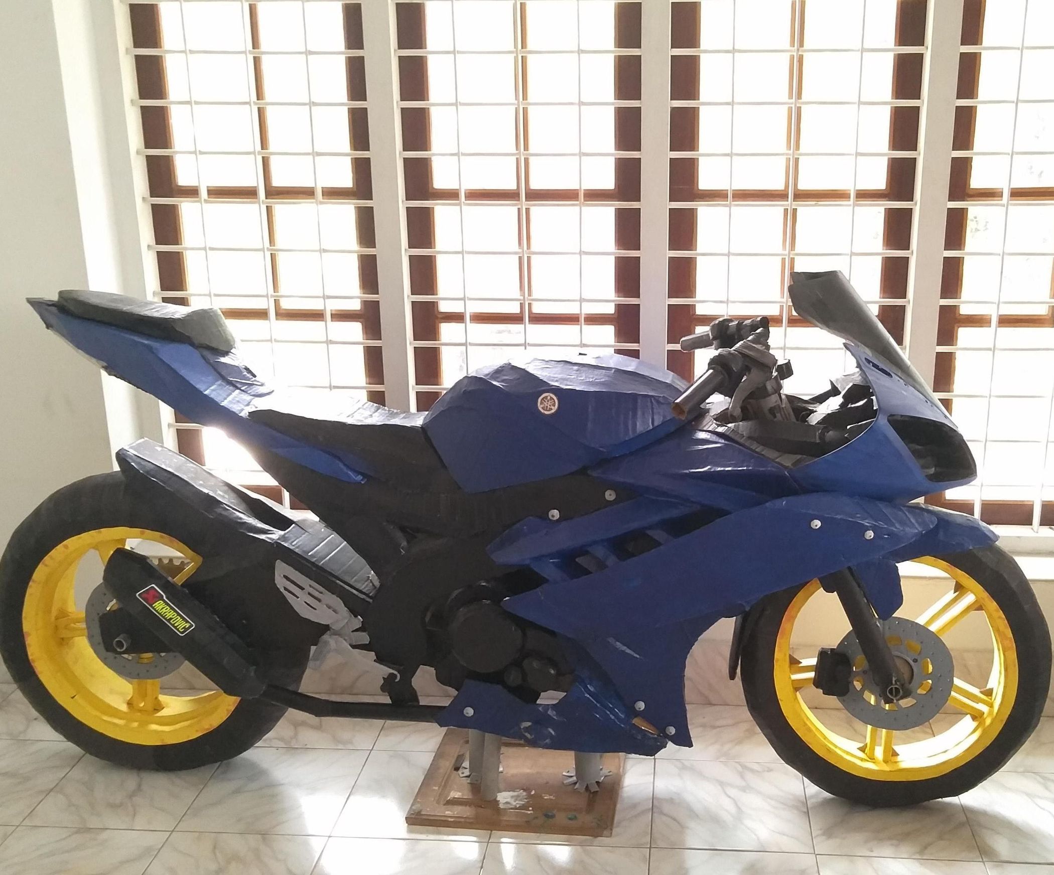 Yamaha R15 Bike Lifesize Model Made Entirely Out of Cardboard : 5 Steps ...