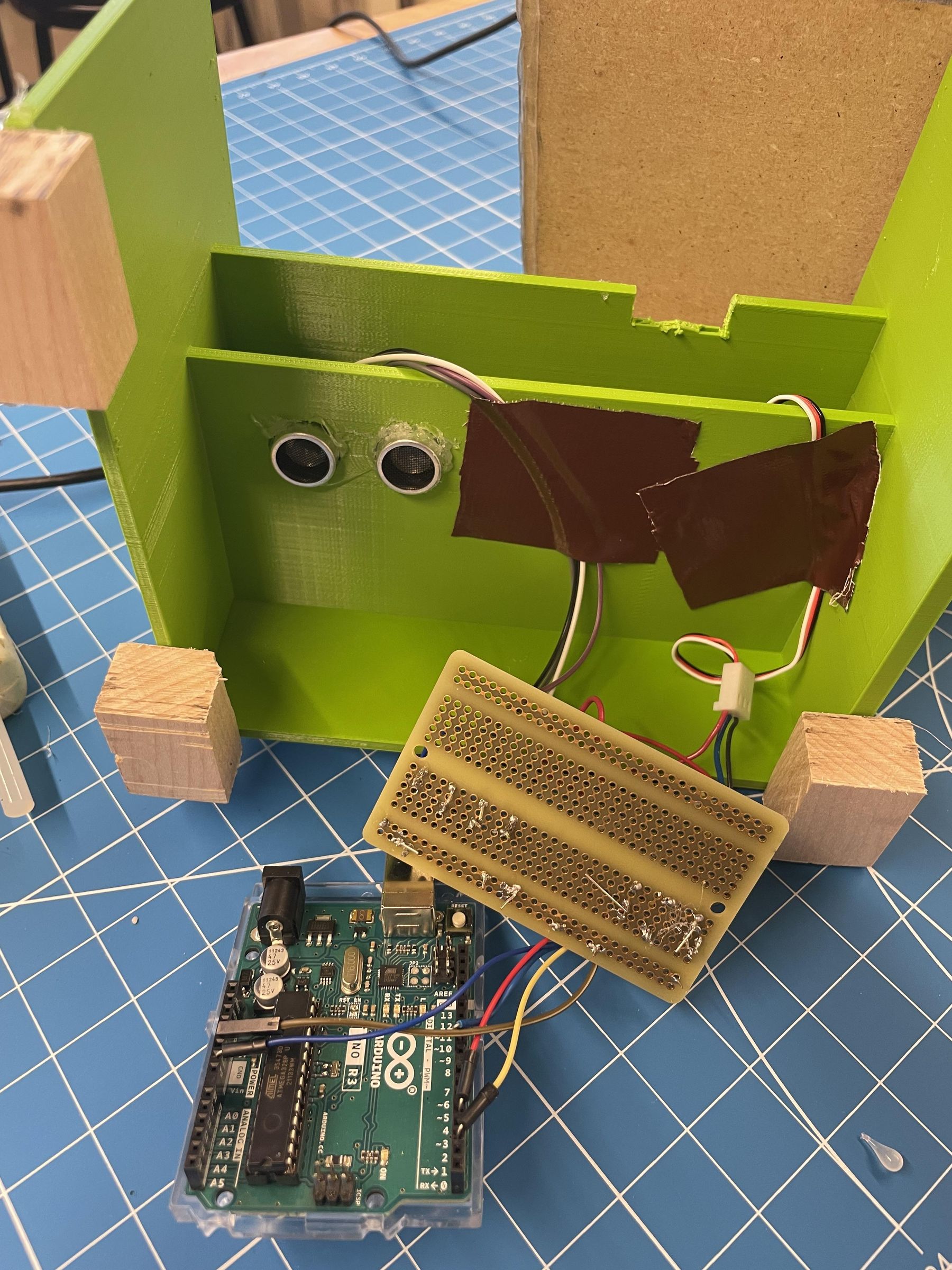 Mini Touchless Candy Dispenser : 7 Steps - Instructables