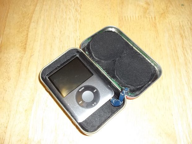 How to Build a Radio Out of an Altoids Mint Bin : 6 Steps - Instructables