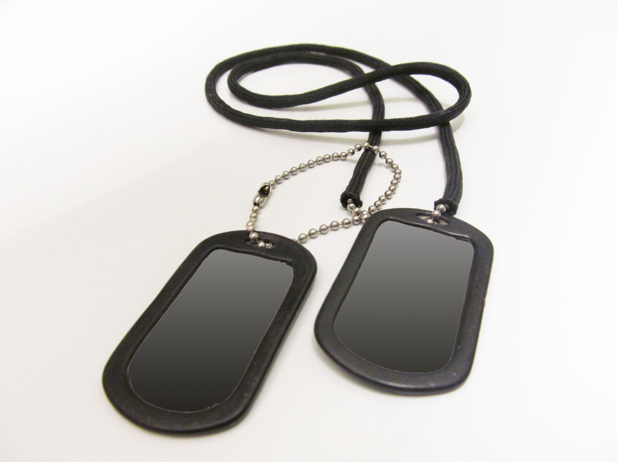 How to Sheath Dog Tags With Paracord. - Instructables