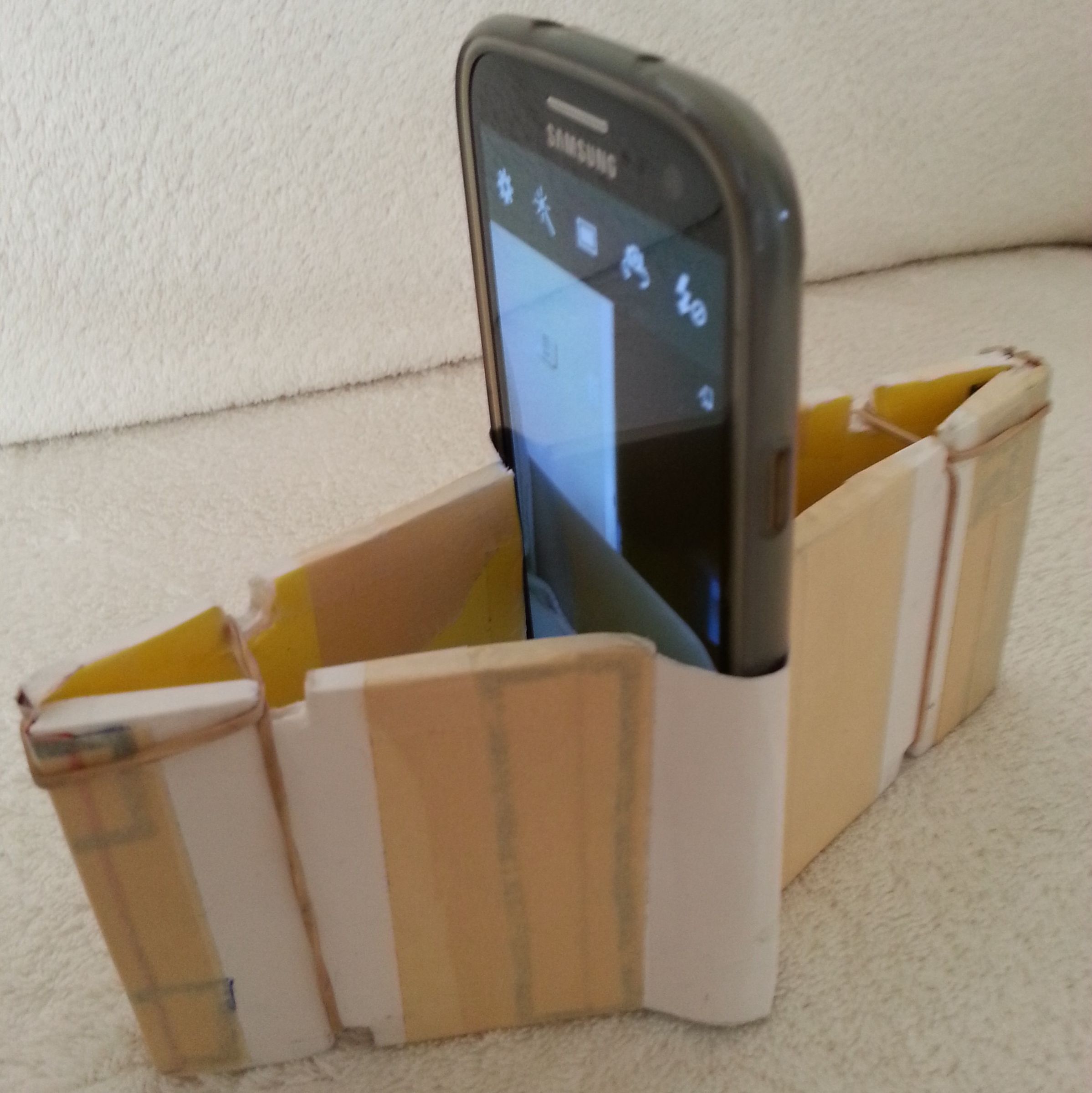How to Make a Vertical Phone Stand : 9 Steps - Instructables
