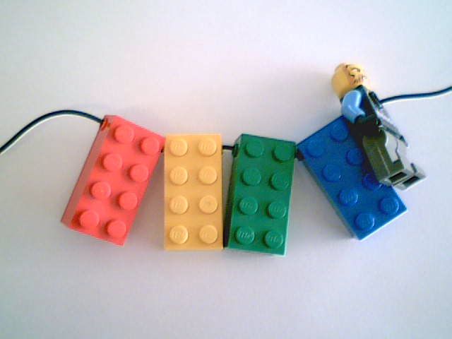 Quick Lego Necklace/Bracelet/Keychain : 3 Steps - Instructables
