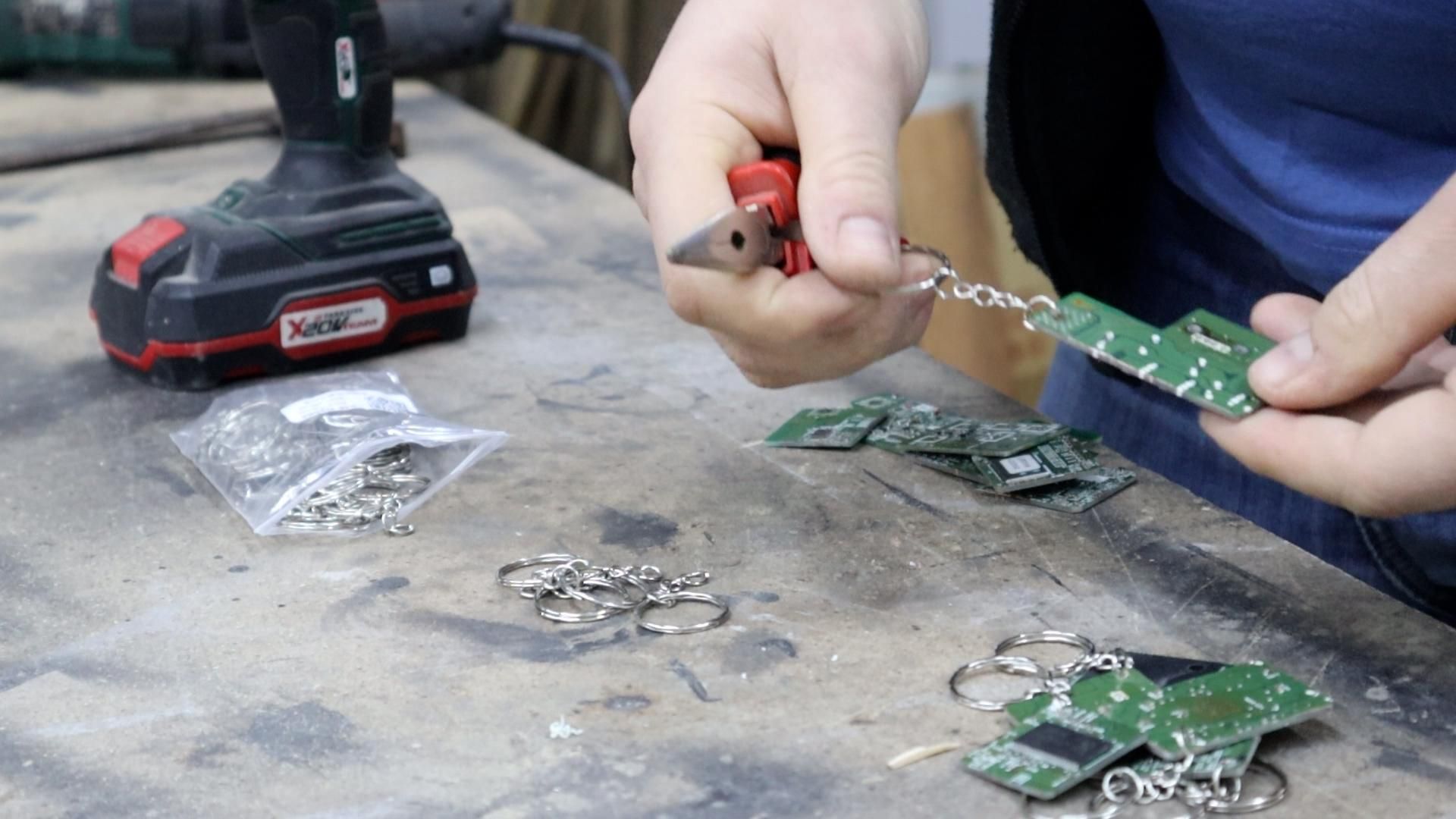 How to Make Beautiful PCB Keyrings From Recycled Printed Circuit Boards ...