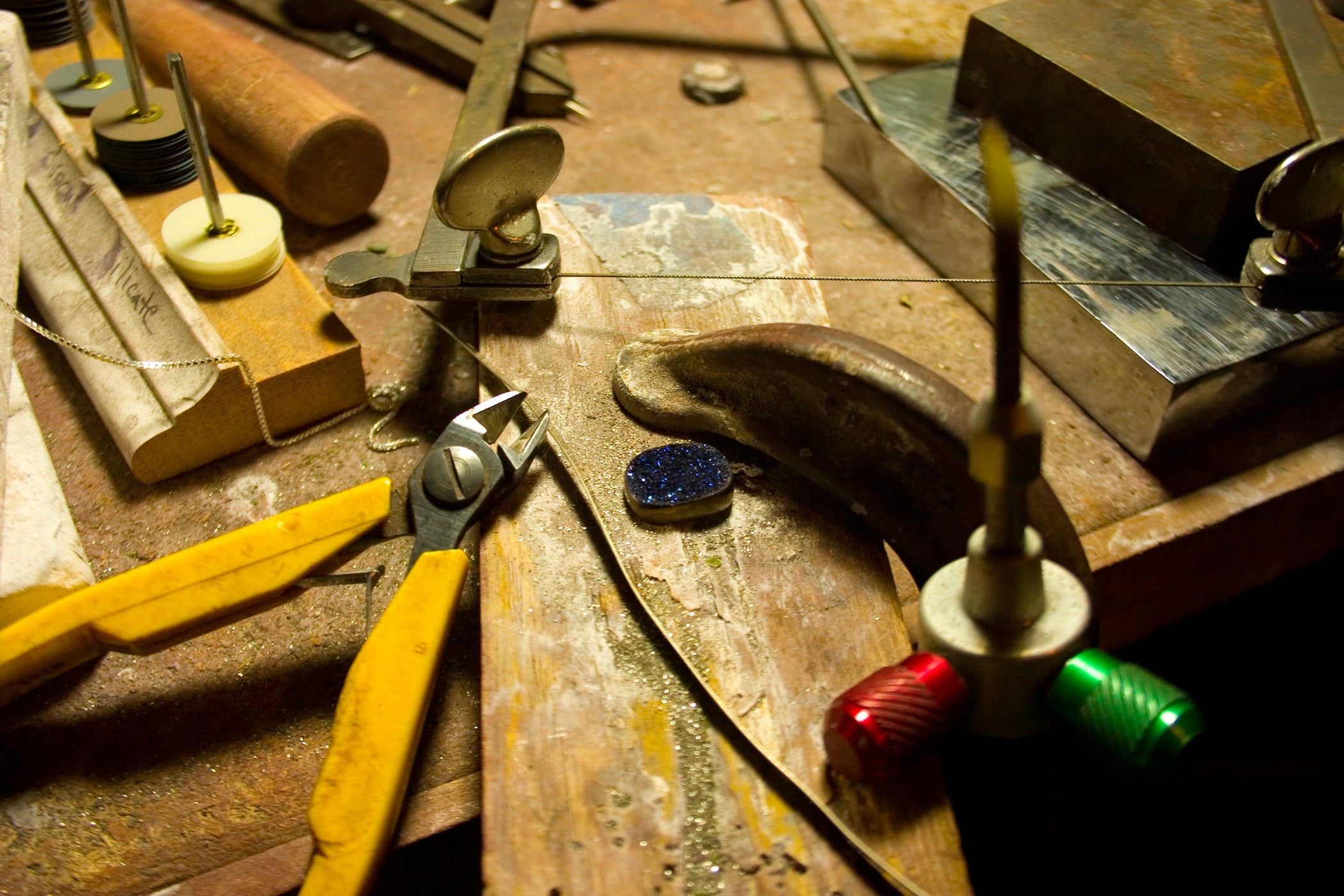 How to Make a Simple Bezel Setting : 6 Steps (with Pictures ...