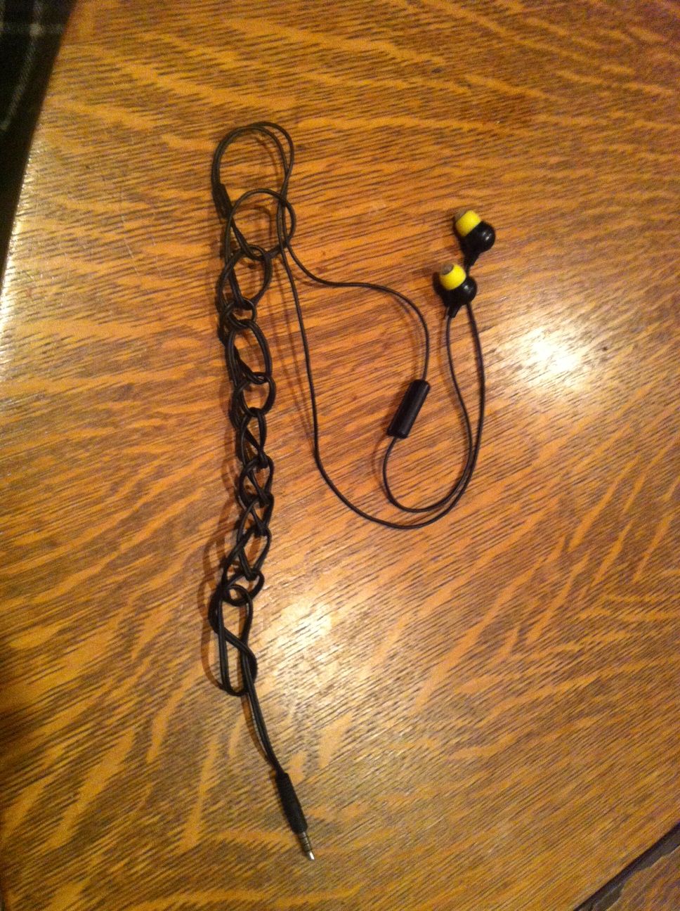 Quick Release Anti-Tangle Earbud Storage. : 8 Steps - Instructables