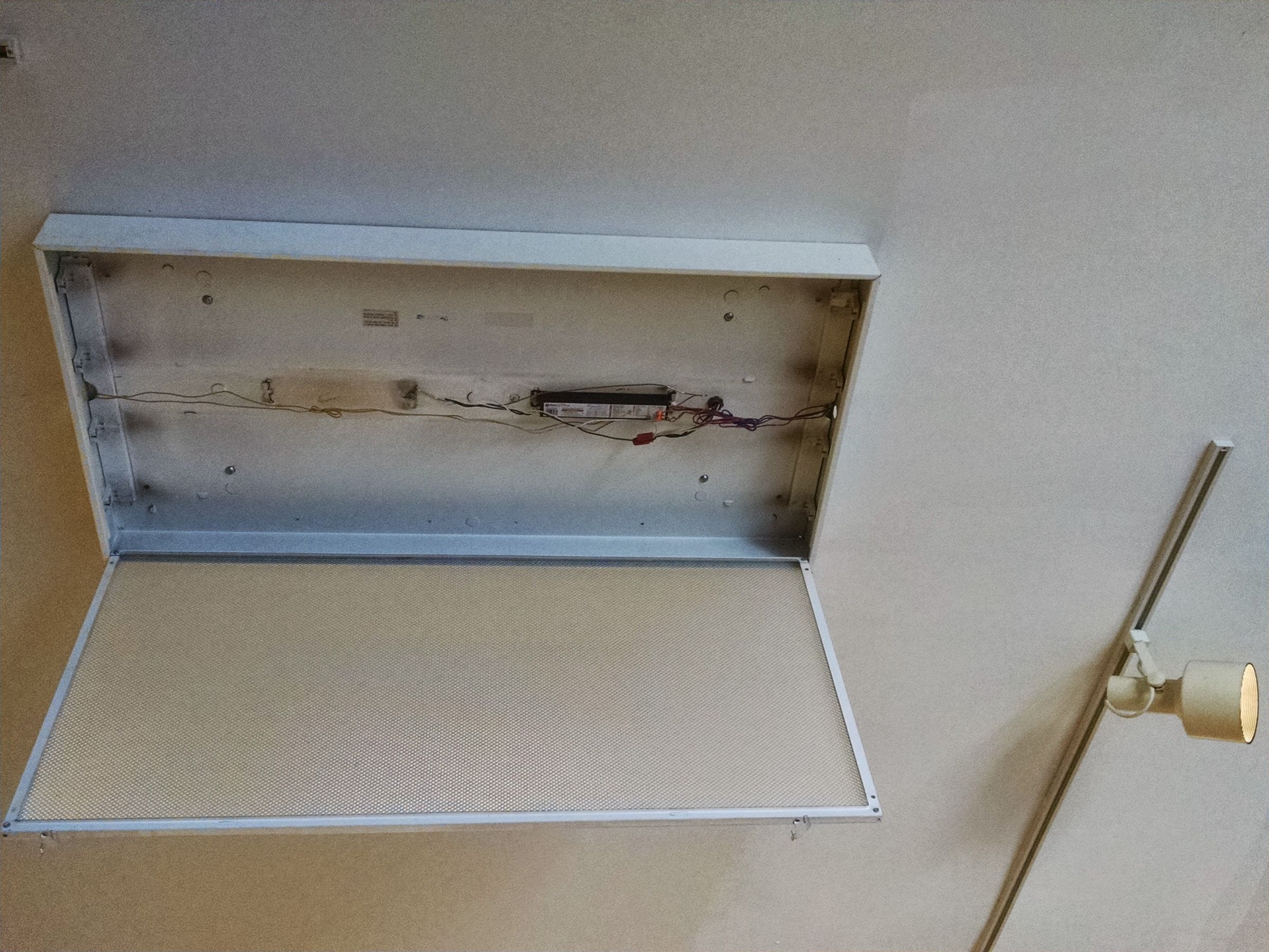 T12 Fluorescent Light Ballast Replacement : 4 Steps (with Pictures ...