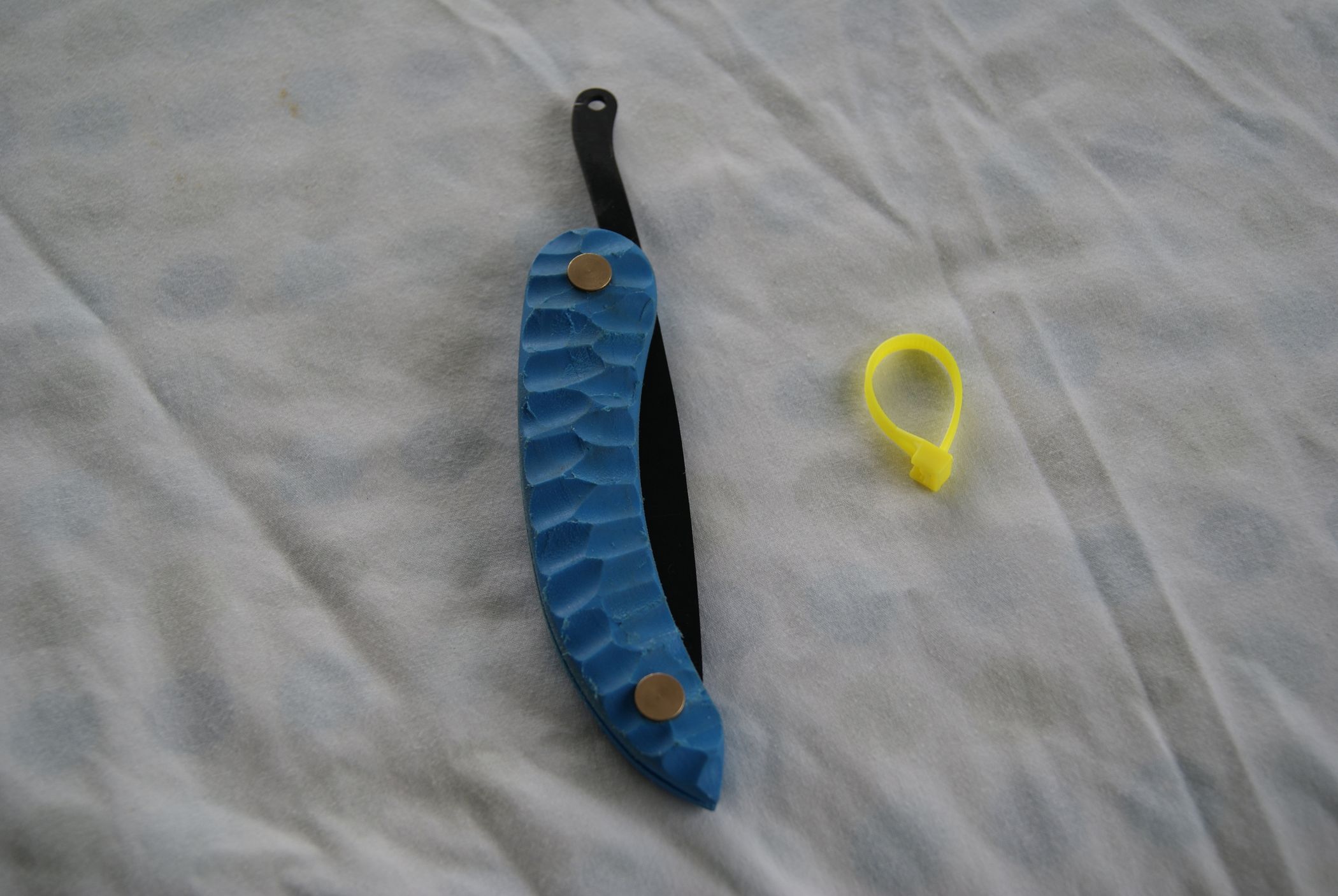 Temporary Lock for Friction Folders - Instructables