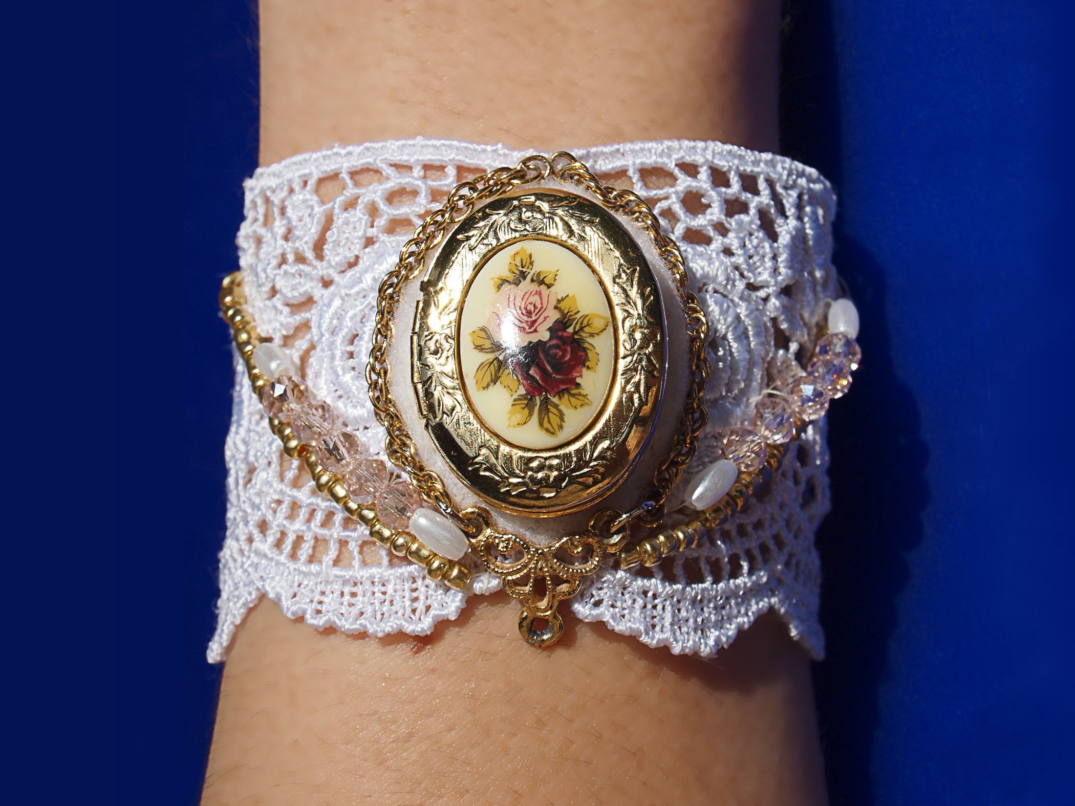 Unique Lace Bracelet With Locket : 8 Steps (with Pictures) - Instructables