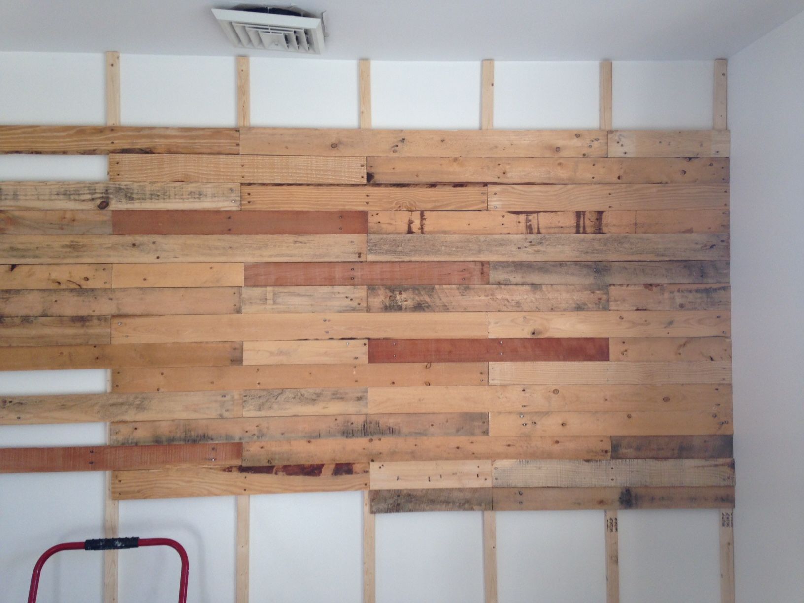 Pallet Wall : 9 Steps (with Pictures) - Instructables