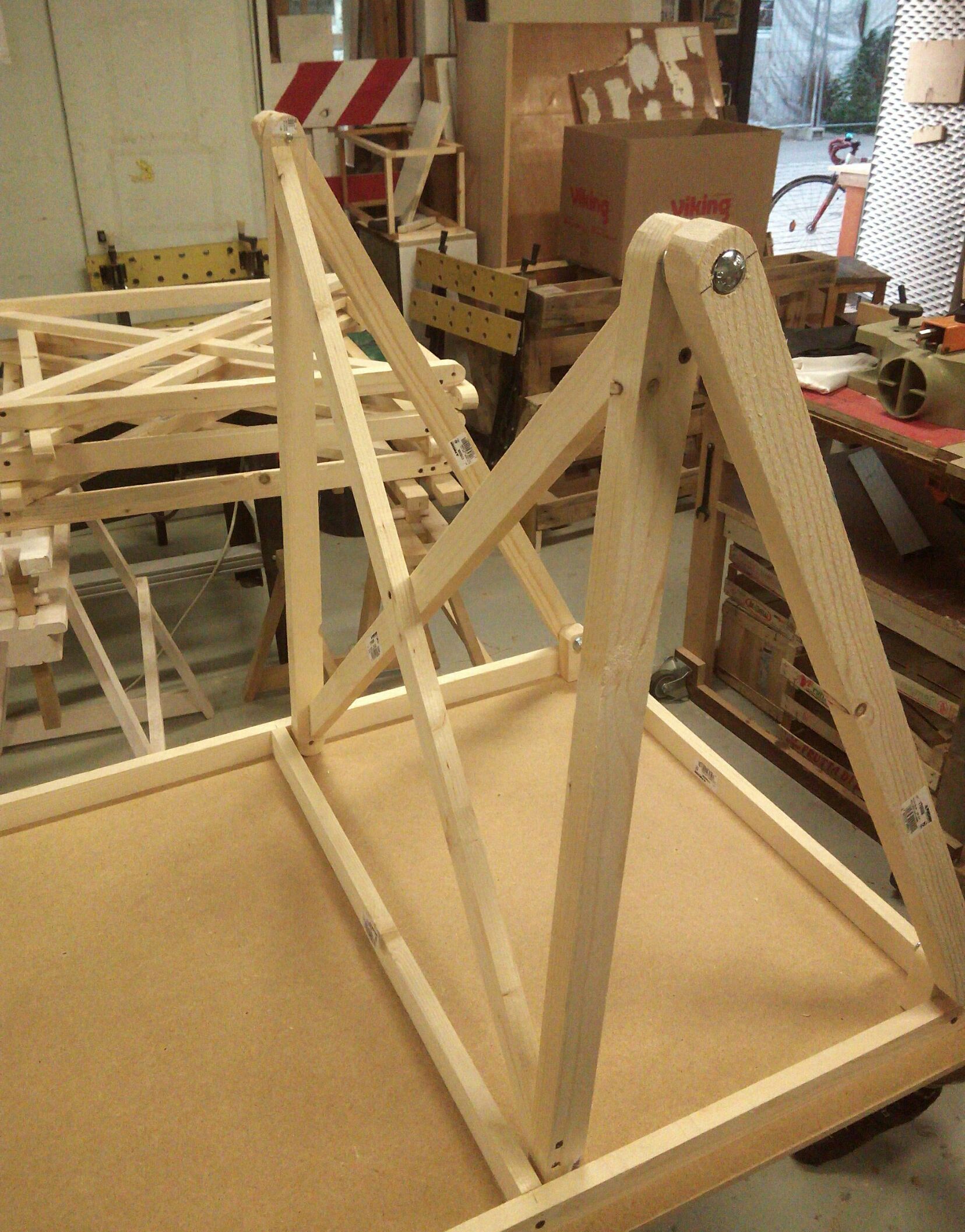 A Folding and Steady Work Bench : 10 Steps (with Pictures) - Instructables