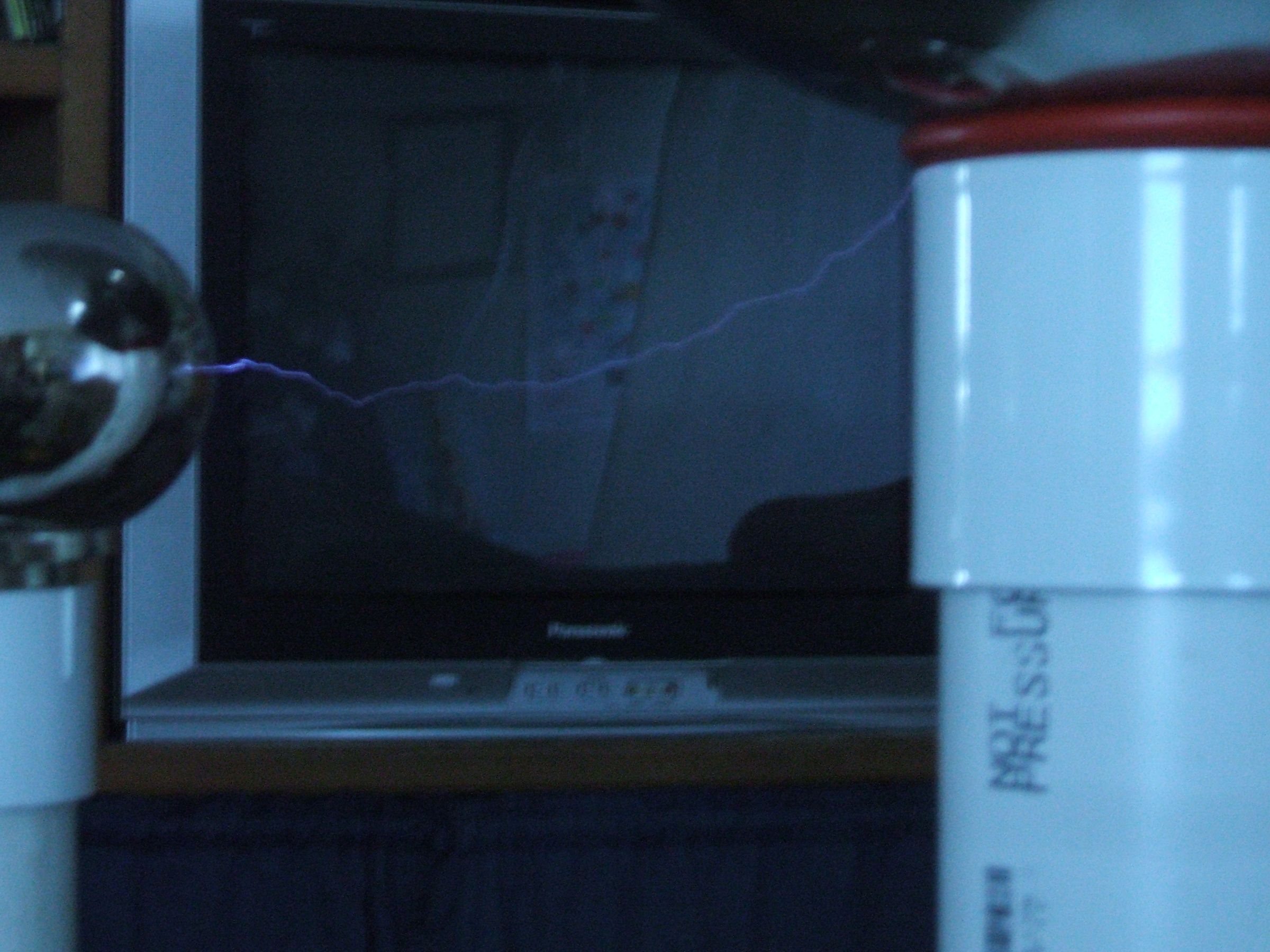 Homemade Van De Graaff Generator : 9 Steps - Instructables