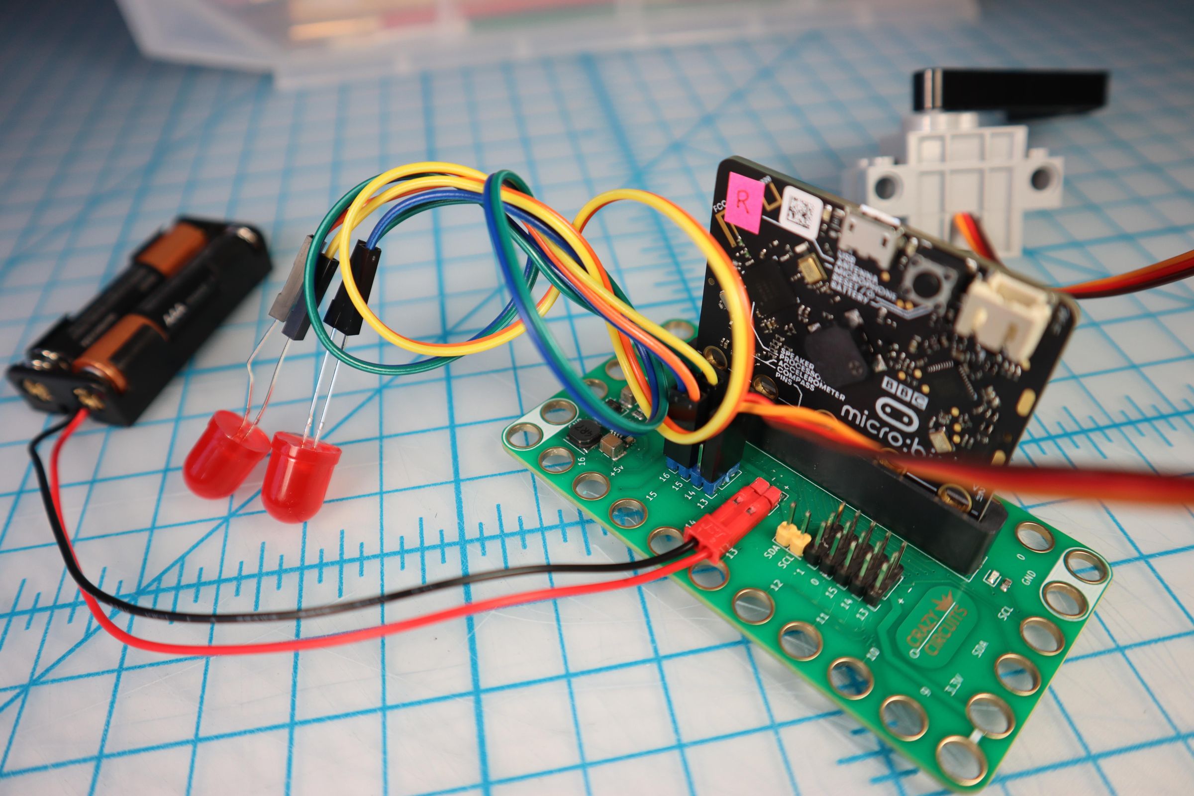 Easy Talking Skull With Micro:bit - Remote Control Animatronic Skull ...