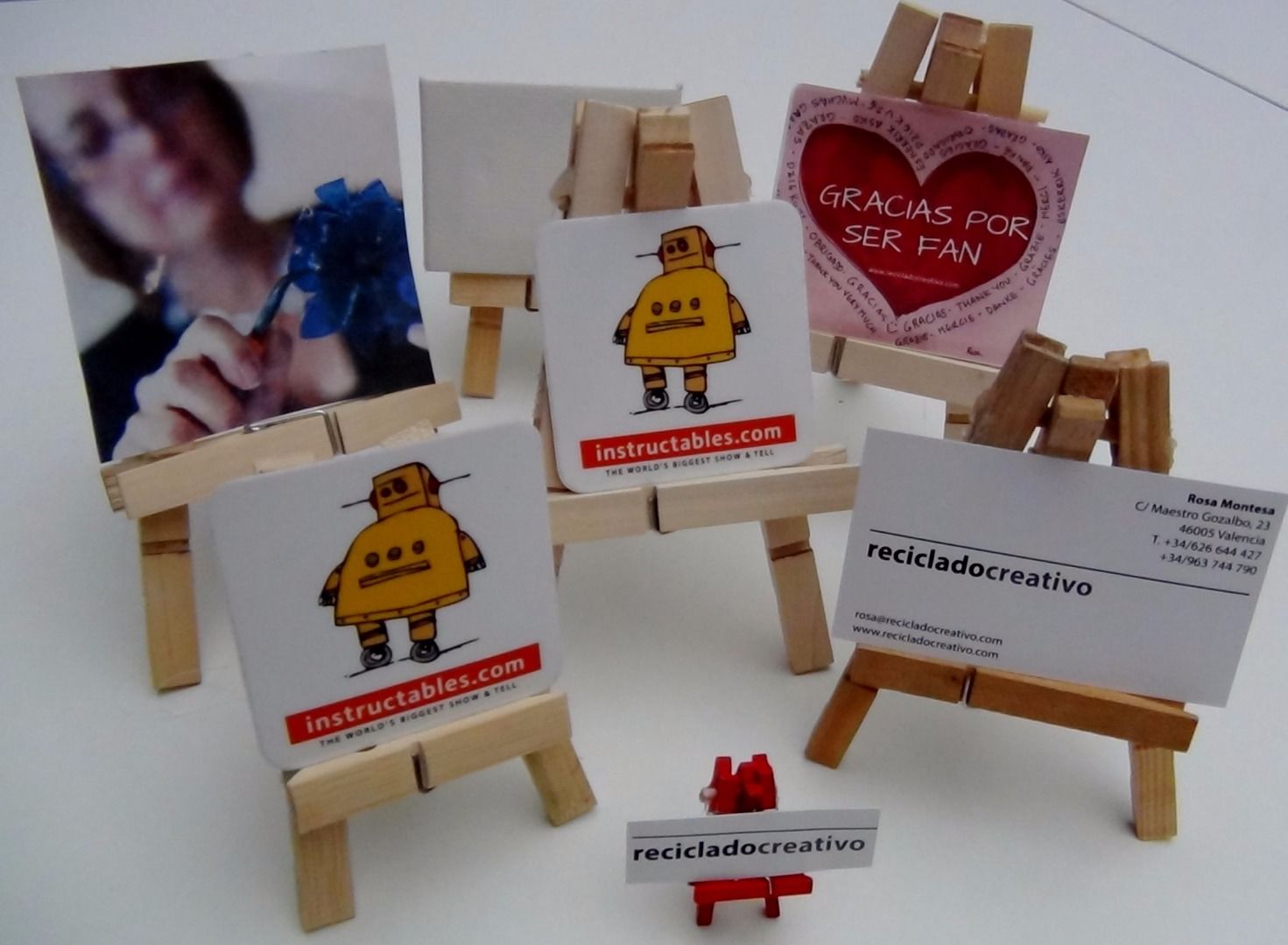 How to Make a Mini Easel With Wooden Clothes Pins : 3 Steps (with ...