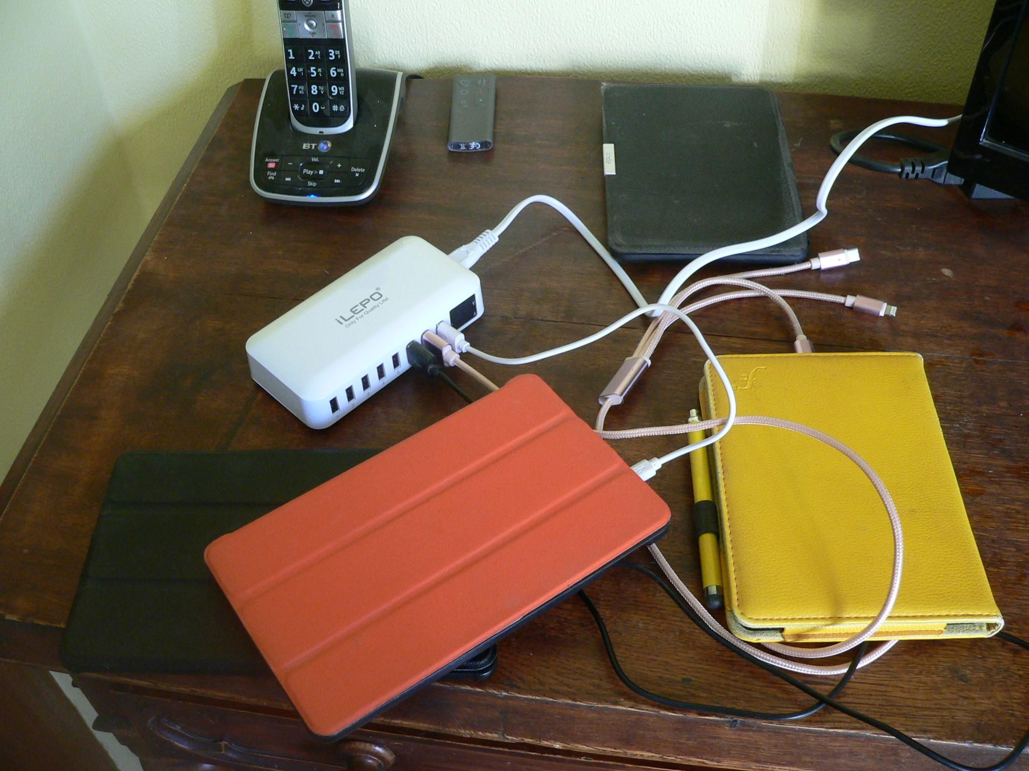 Tidy USB Charging Station : 5 Steps (with Pictures) - Instructables