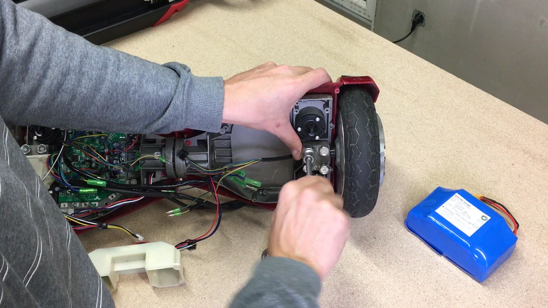 DIY: Electric Scooter Conversion With Hoverboard Parts : 16 Steps (with ...