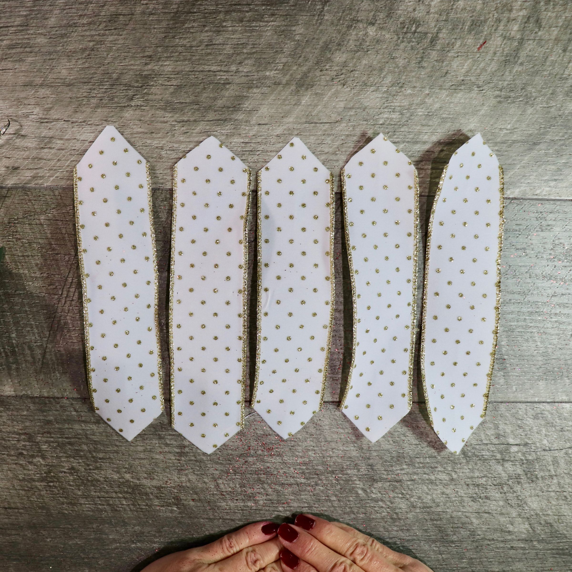 Holiday Decorative Gift Bows : 5 Steps - Instructables
