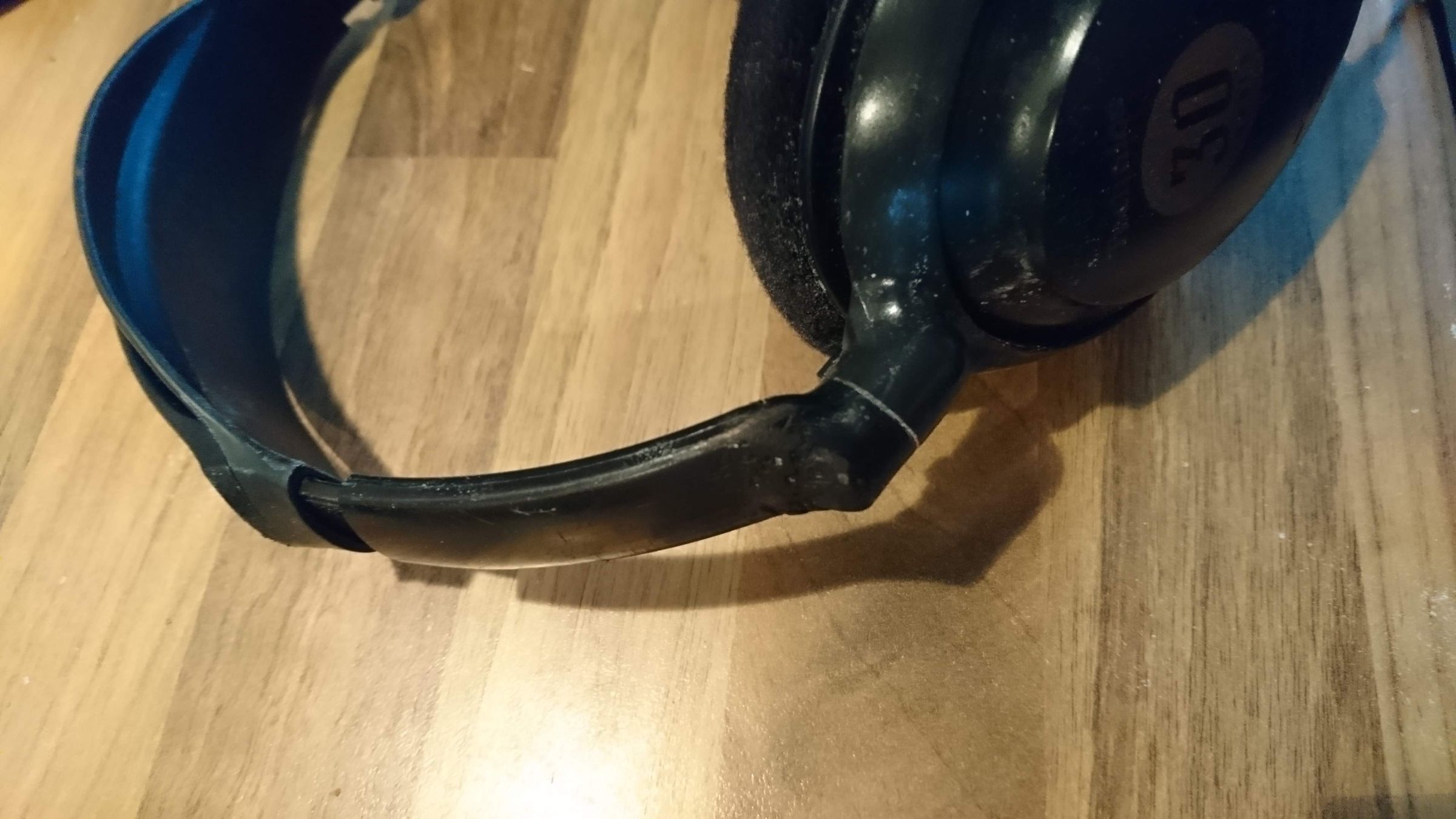 Fix Broken Headphone Band - Superglue Trick : 3 Steps (with Pictures ...