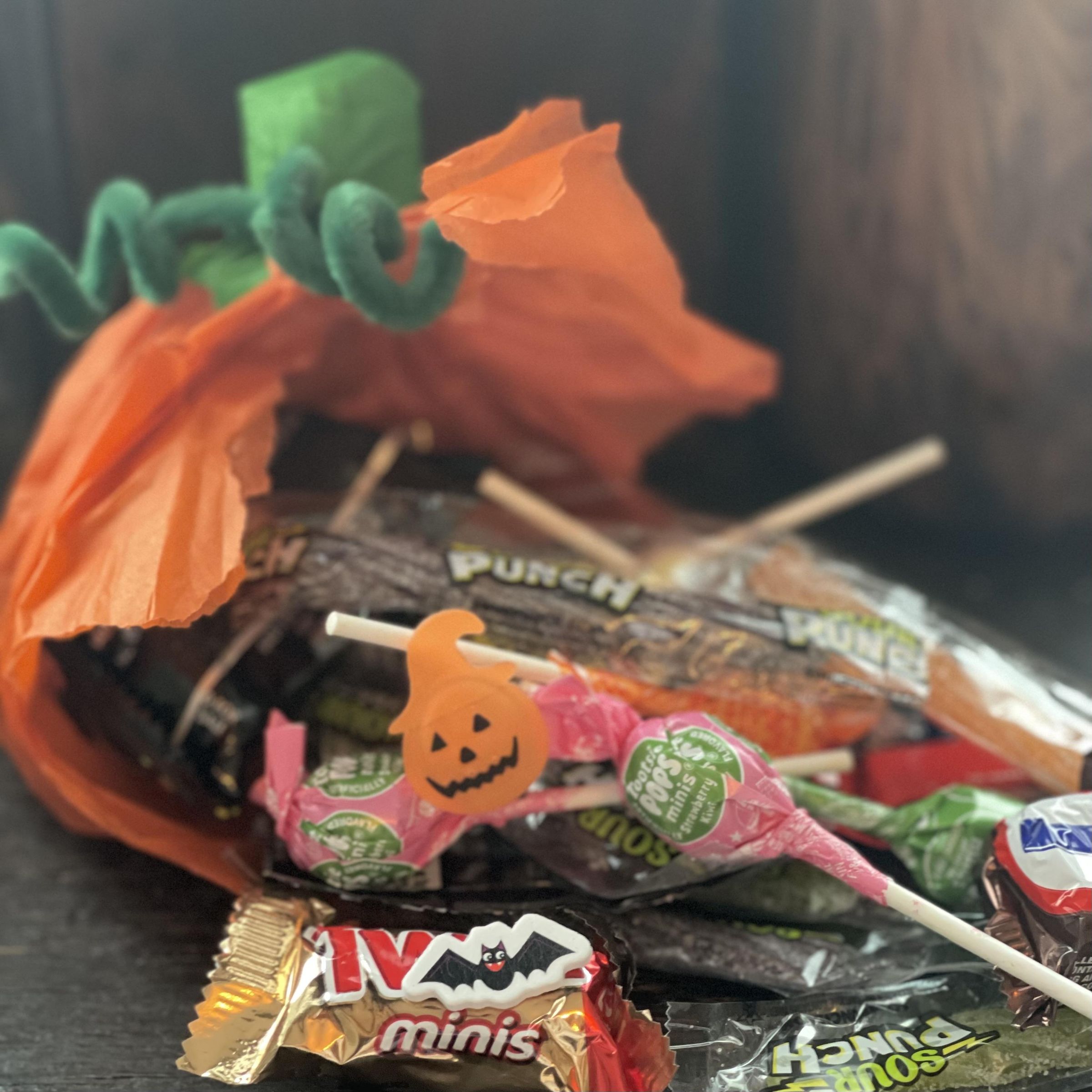 Pumpkin Snack-bags LOL: Treat (and/or Trick) Filled Pumpkins : 4 Steps ...