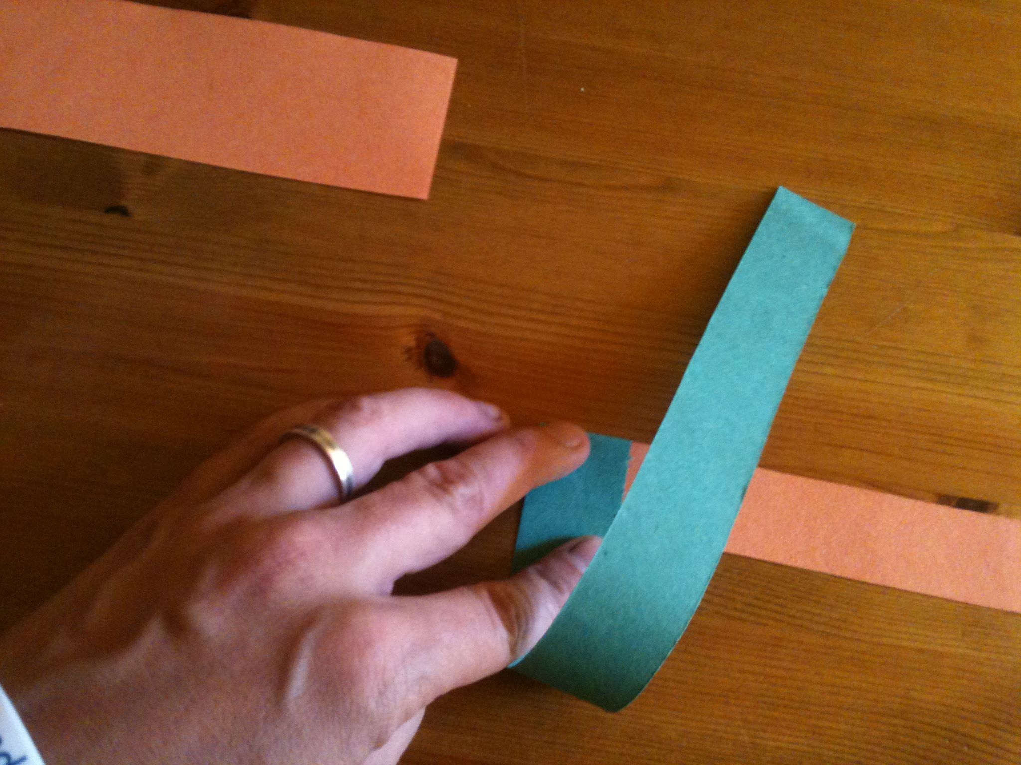 Simple Springy Paper Chain - Instructables