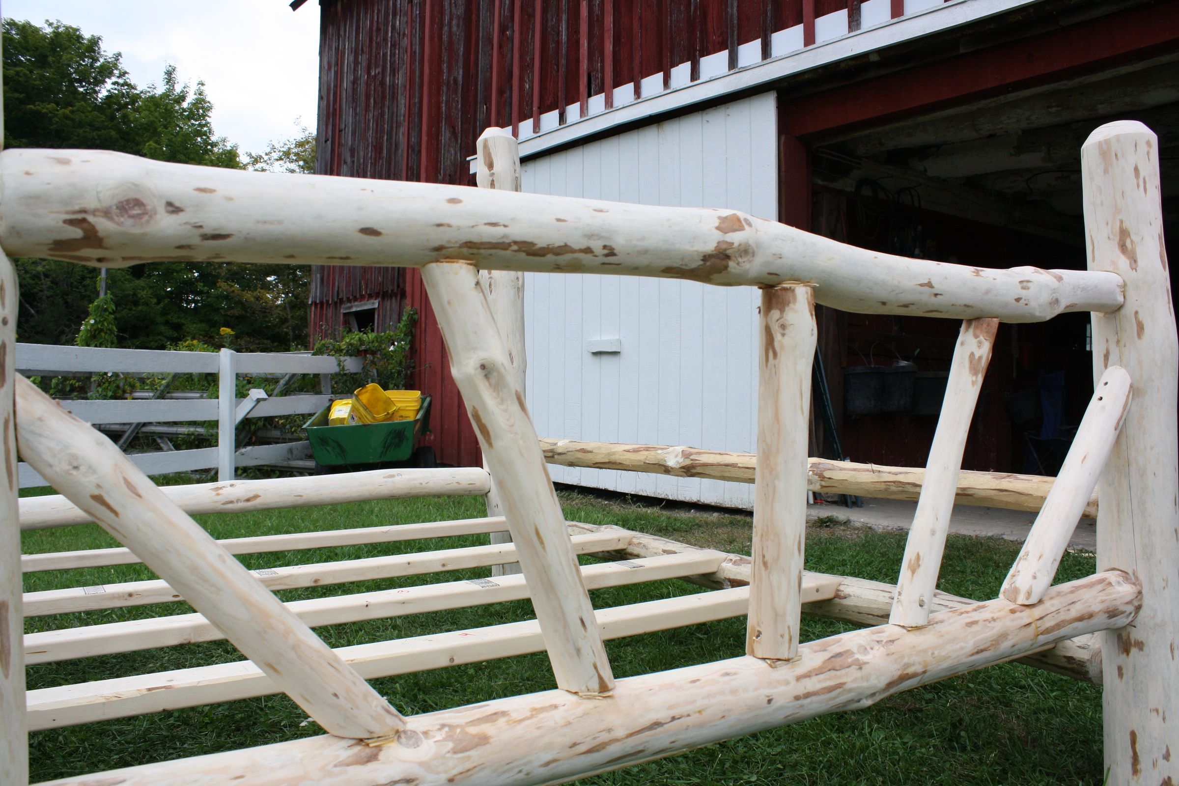 Rustic Bed Frame - Queen Size : 15 Steps (with Pictures) - Instructables