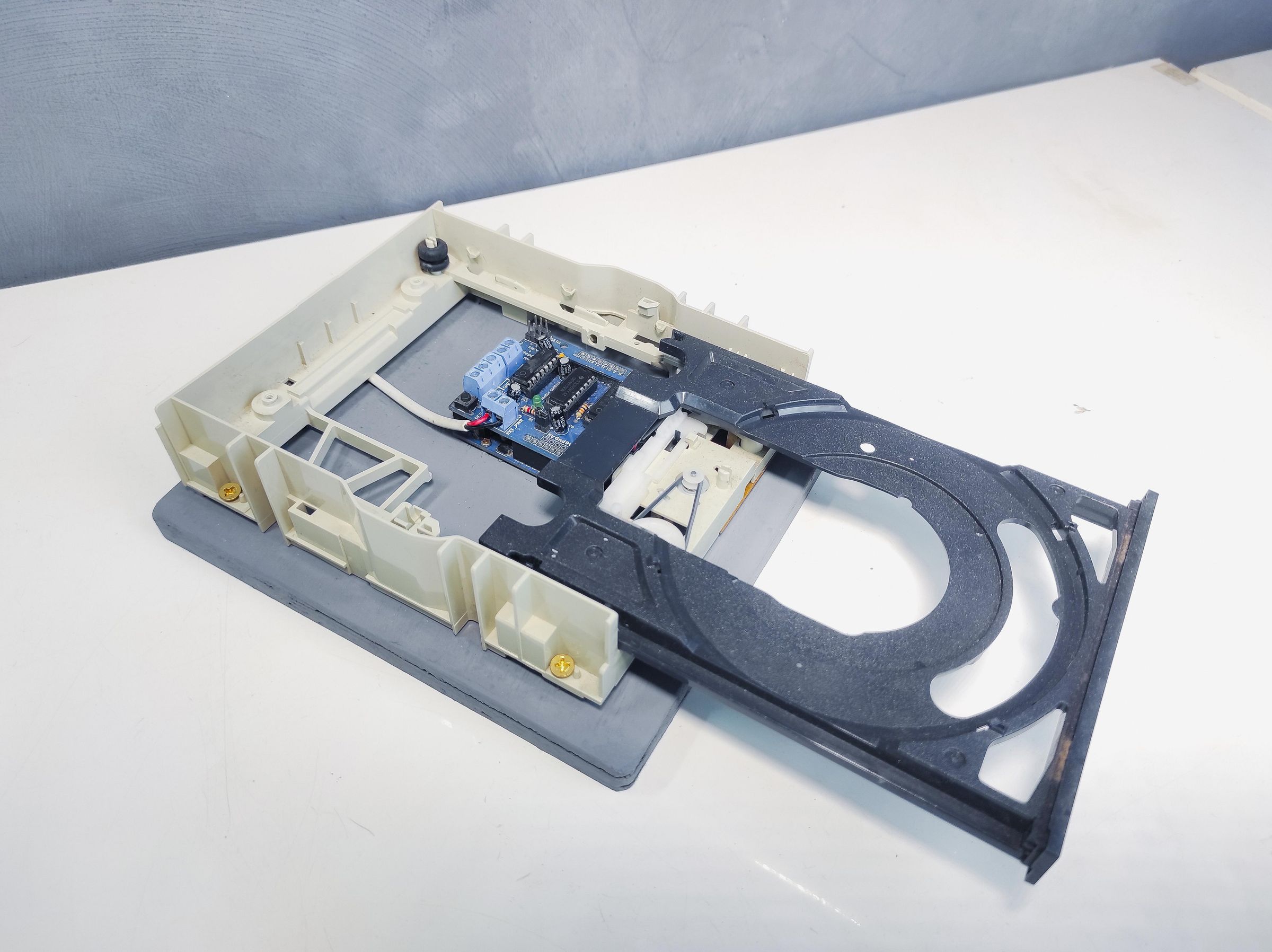 Homebrew PCB Shaker for Etching Using an Old DVD Rom! : 8 Steps (with ...