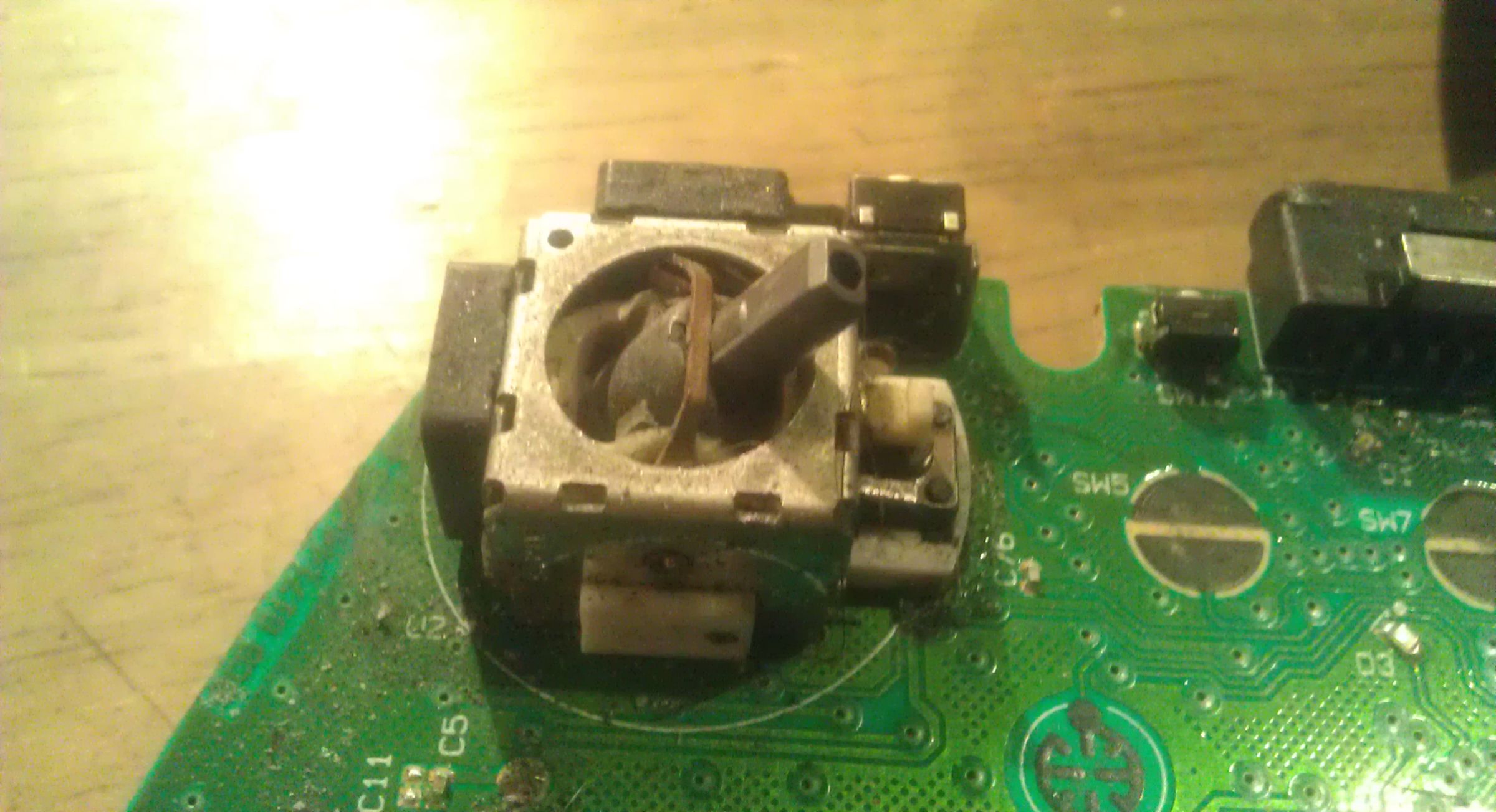 Dirty Sticky Xbox 360 Controller Fix : 9 Steps - Instructables