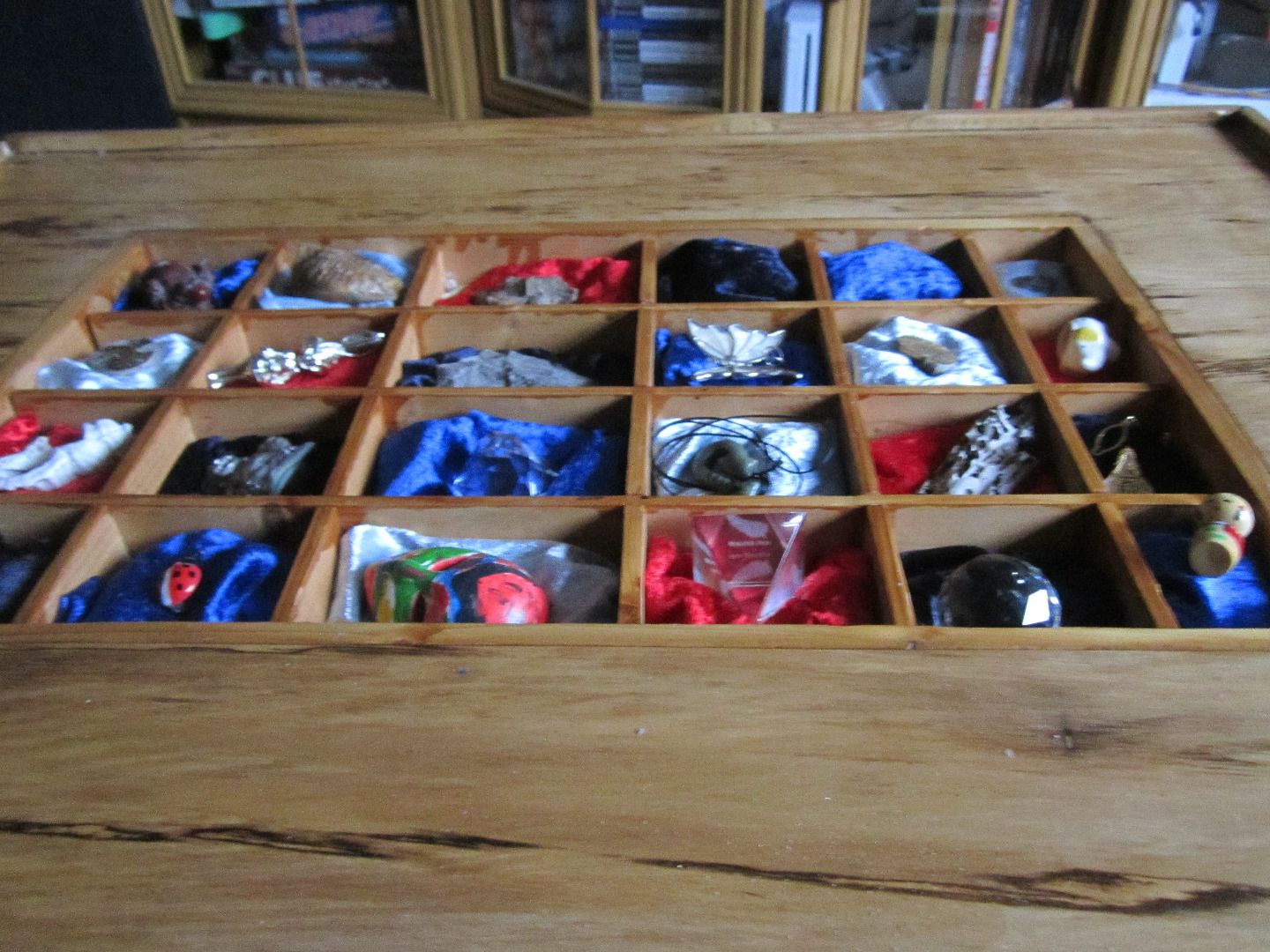 "Shadow Box" - Trinket Display Table : 10 Steps (with Pictures ...