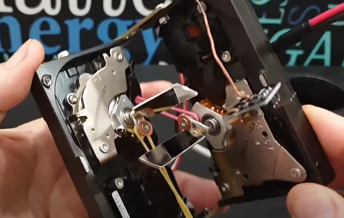 DIY Laser Projector From Two Old HDD : 10 Steps - Instructables