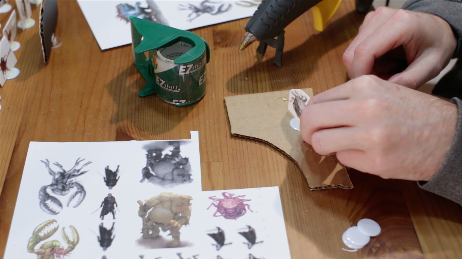 Dungeons and Dragons Paper Miniatures (Pathfinder, Warhammer, Etc ...