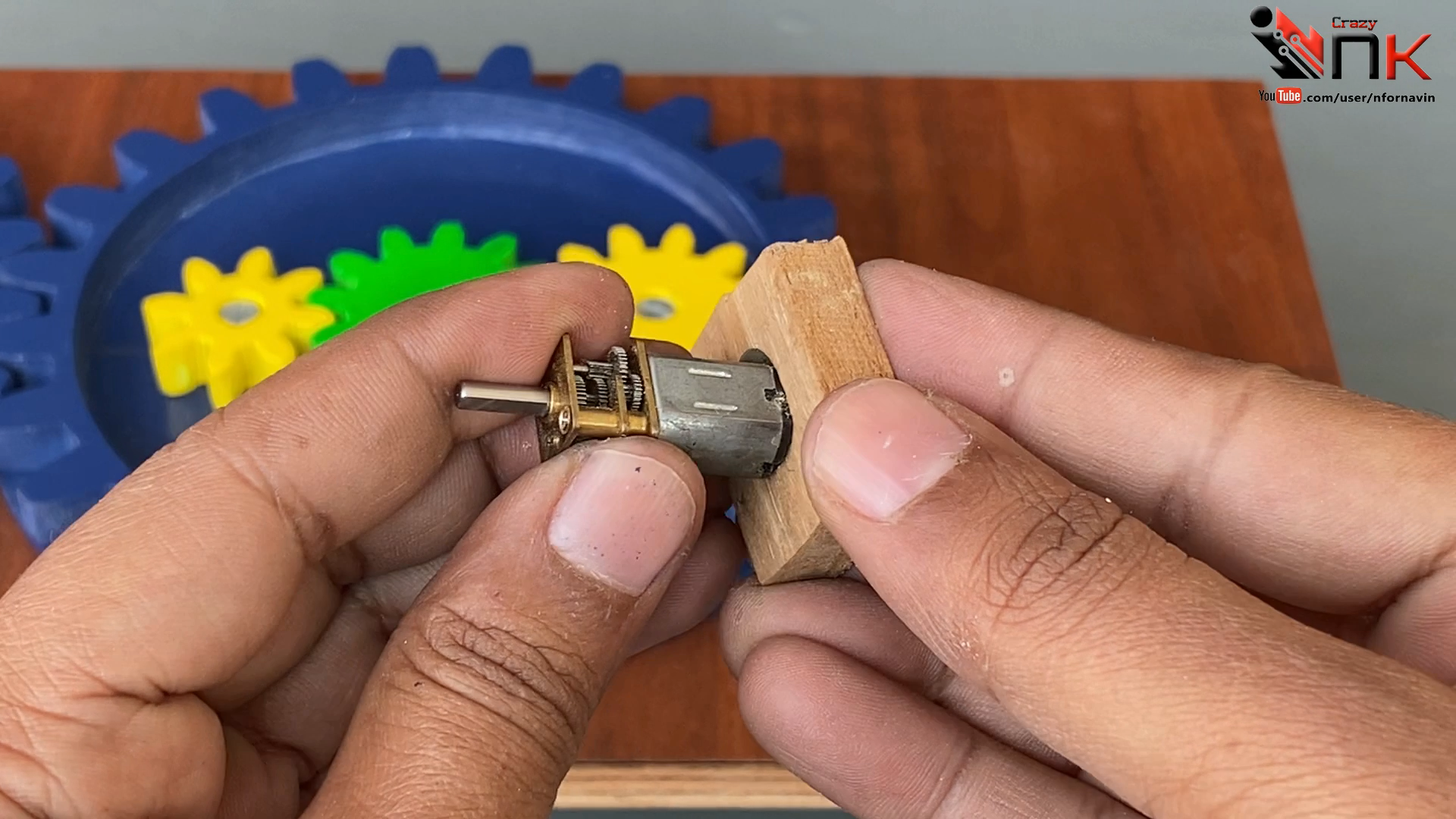 How to Make a Magical Rotating Open / Closed Sign Board : 12 Steps ...