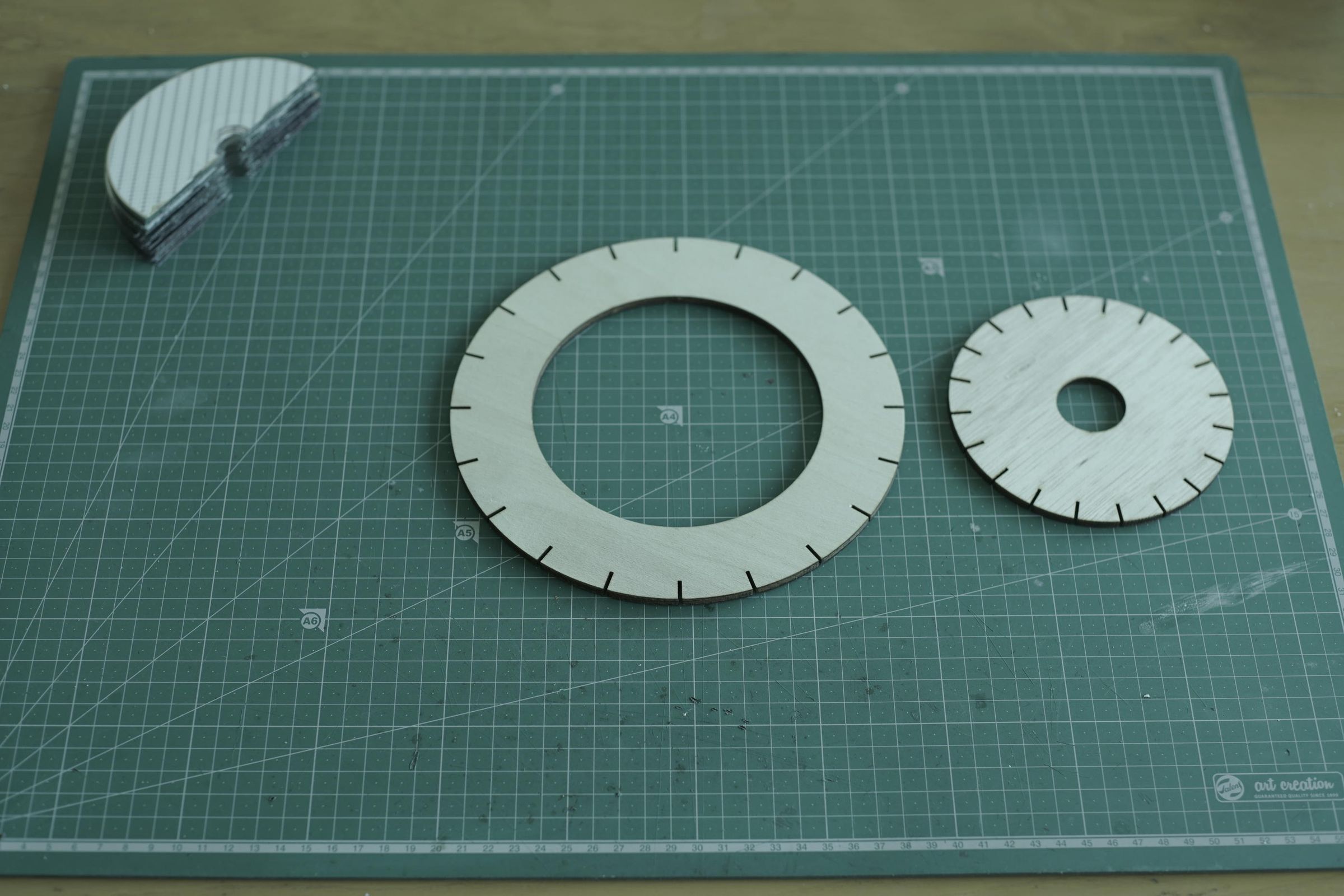 CD-Lamp : 8 Steps - Instructables