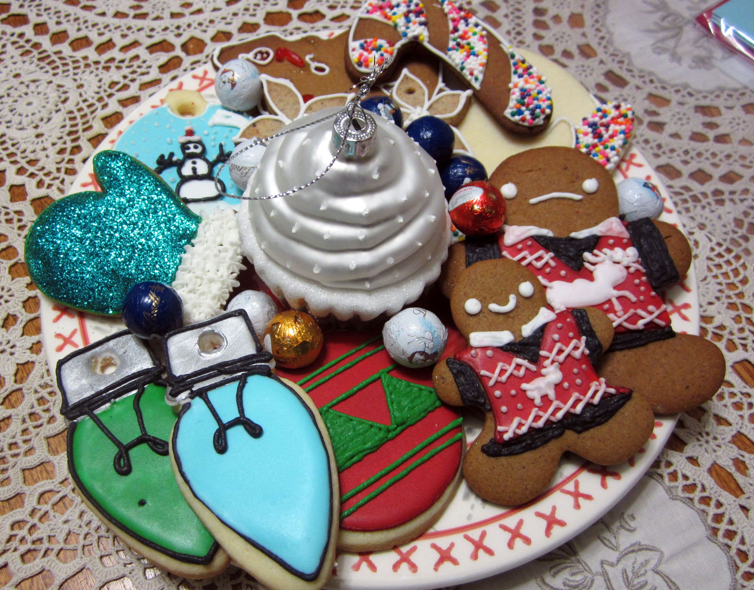 Adorable Edible Mini Christmas Tree With Cookie Ornaments! : 6 Steps ...