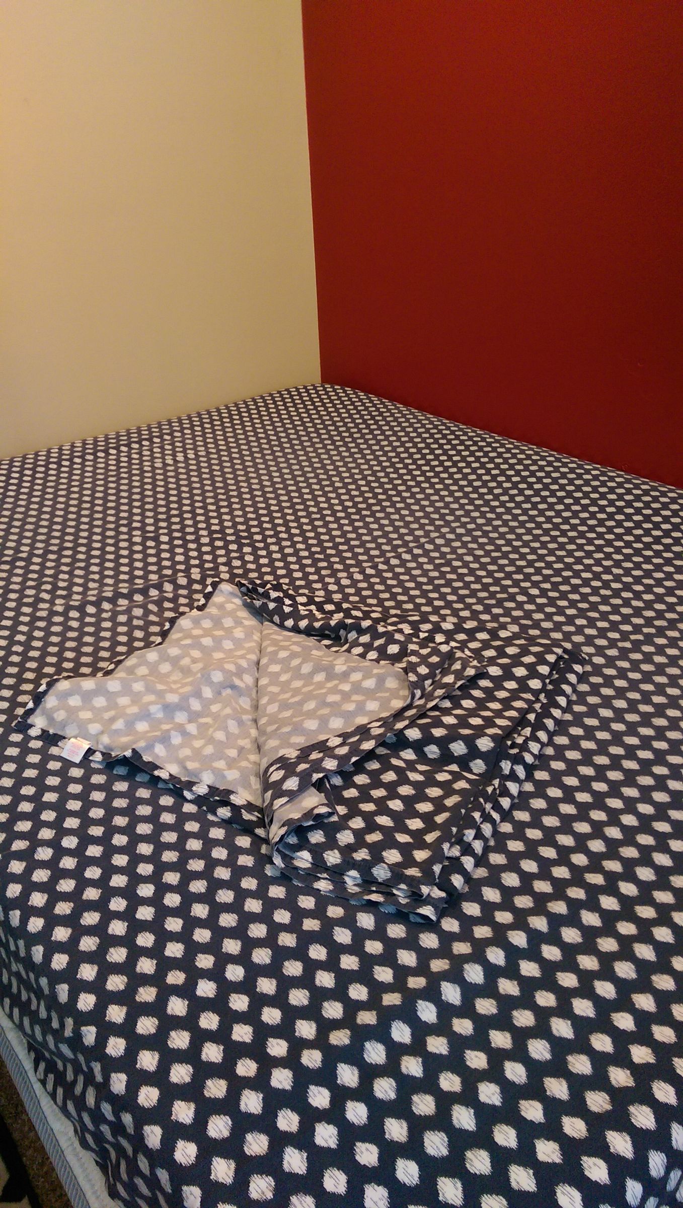 The Perfect Method for Making the Bed Like a Pro : 6 Steps (with ...