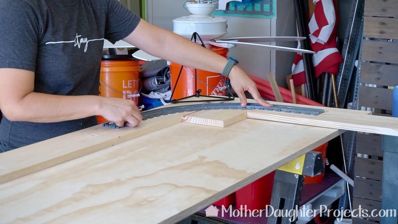 How to Build an Elevated Toy Train Track Around a Room : 6 Steps (with ...