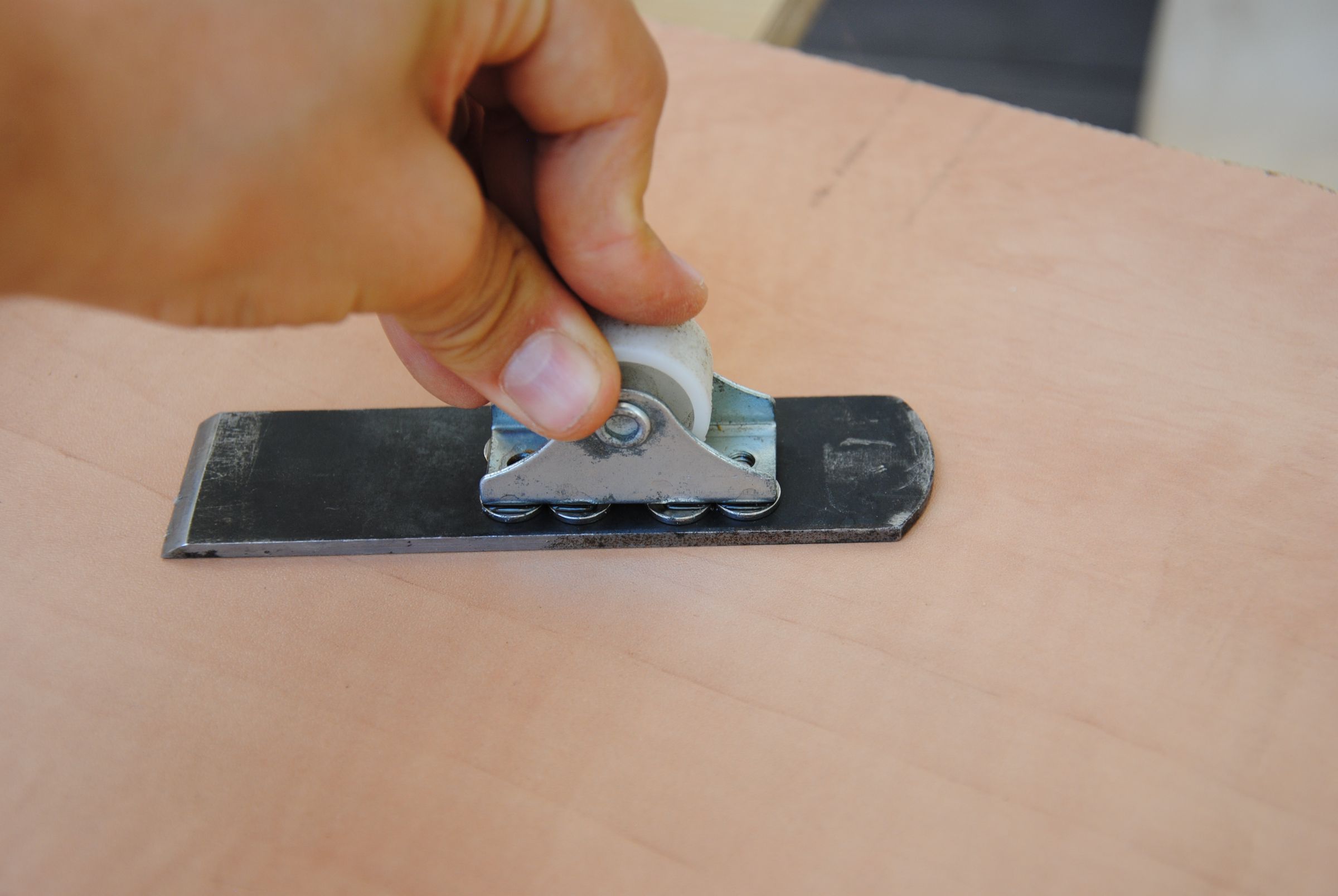 How to Make a Magnetic Honing Guide (For Sharpening Chisels & Hand ...