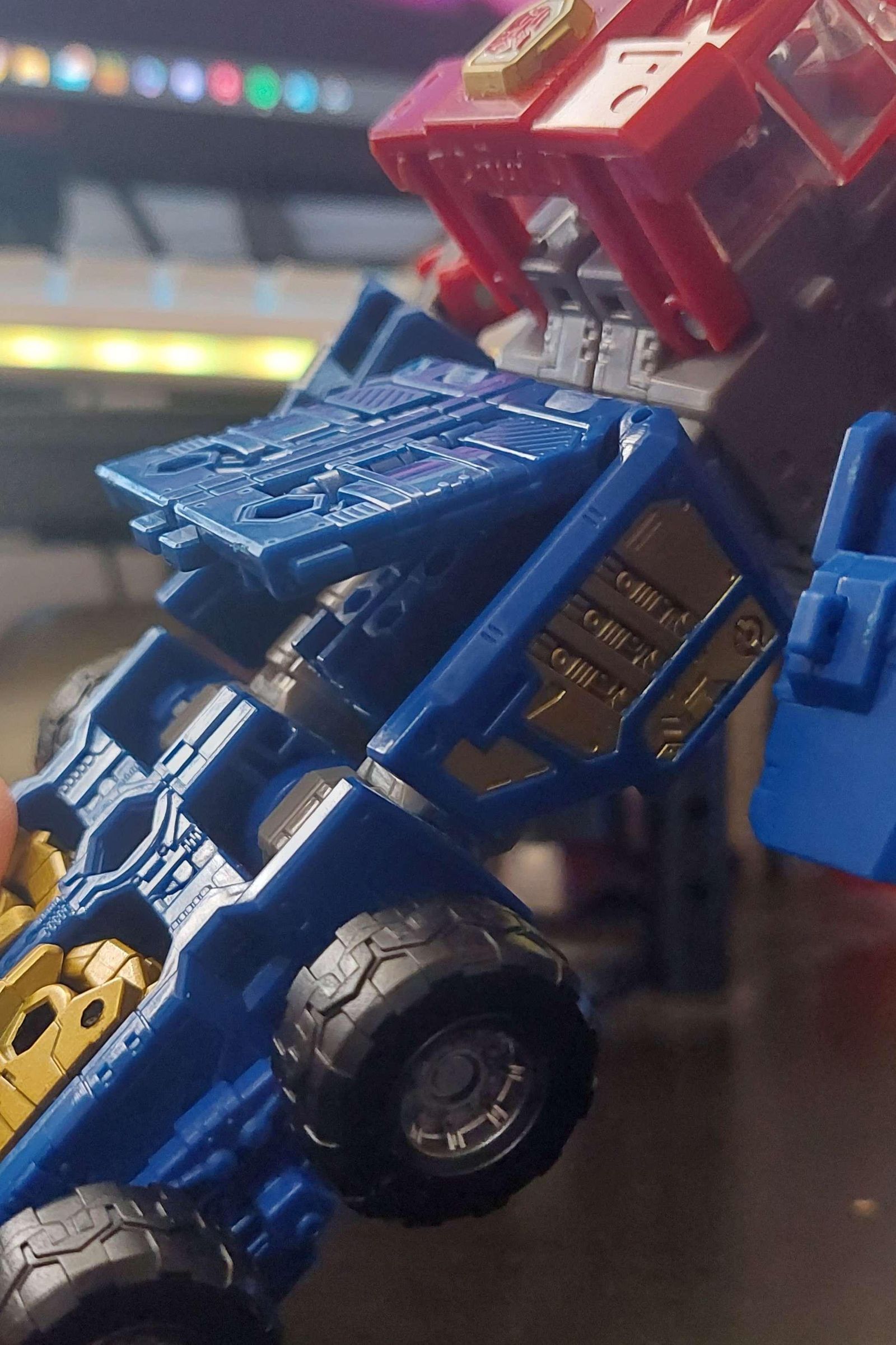How to Convert Legacy Armada Optimus Prime From Core Robot to Truck and ...