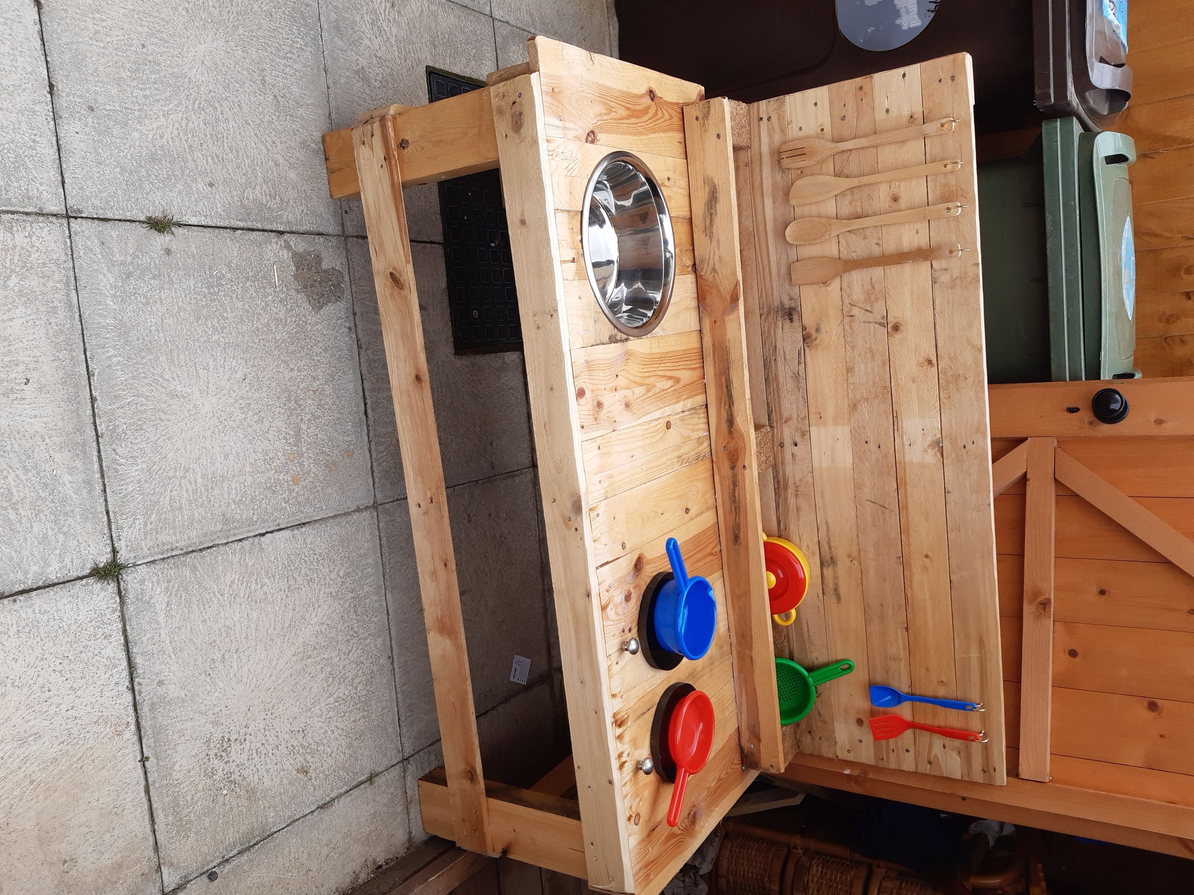 Mud Kitchen : 16 Steps - Instructables