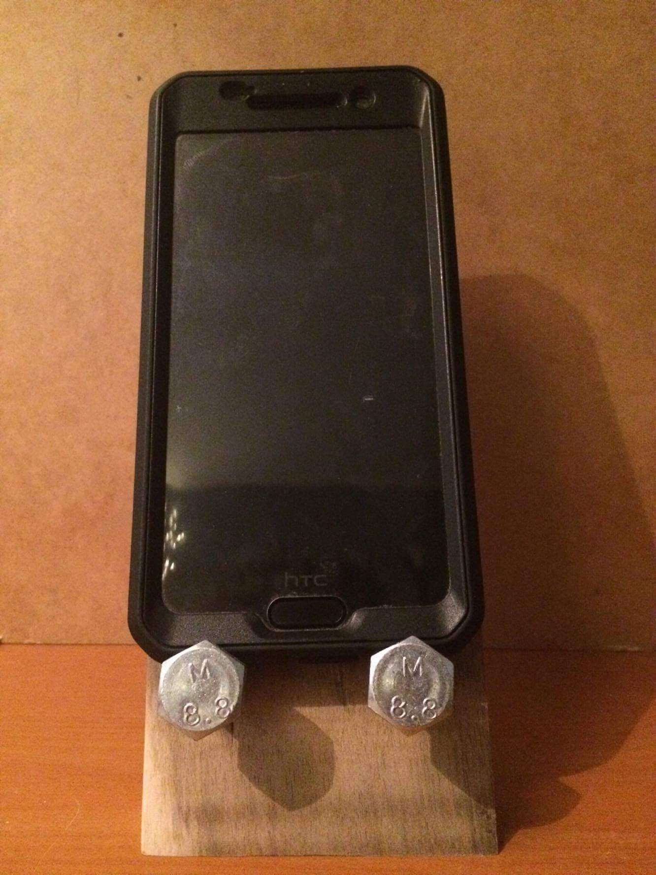 Pallet Phone Stand : 5 Steps - Instructables