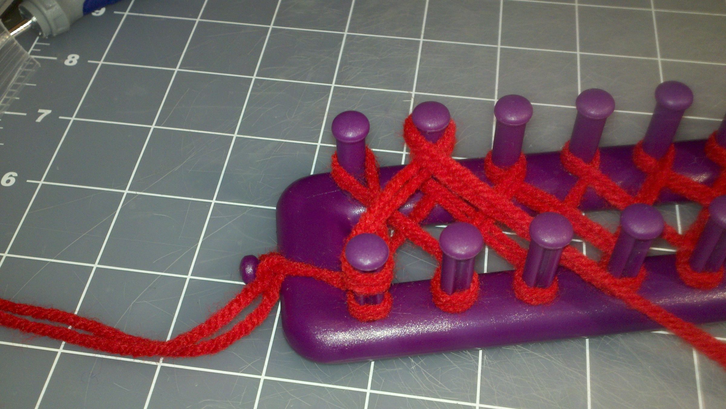 Loom Knit Gryffindor Scarf : 13 Steps (with Pictures) - Instructables