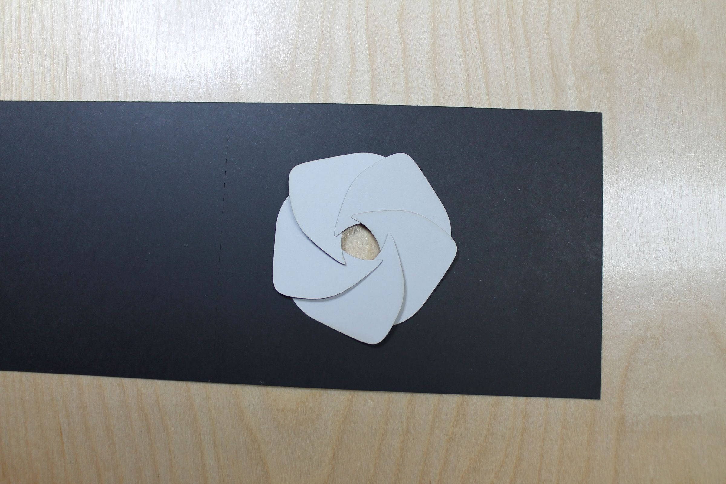 Mechanical Iris Card - Improved! : 3 Steps (with Pictures) - Instructables