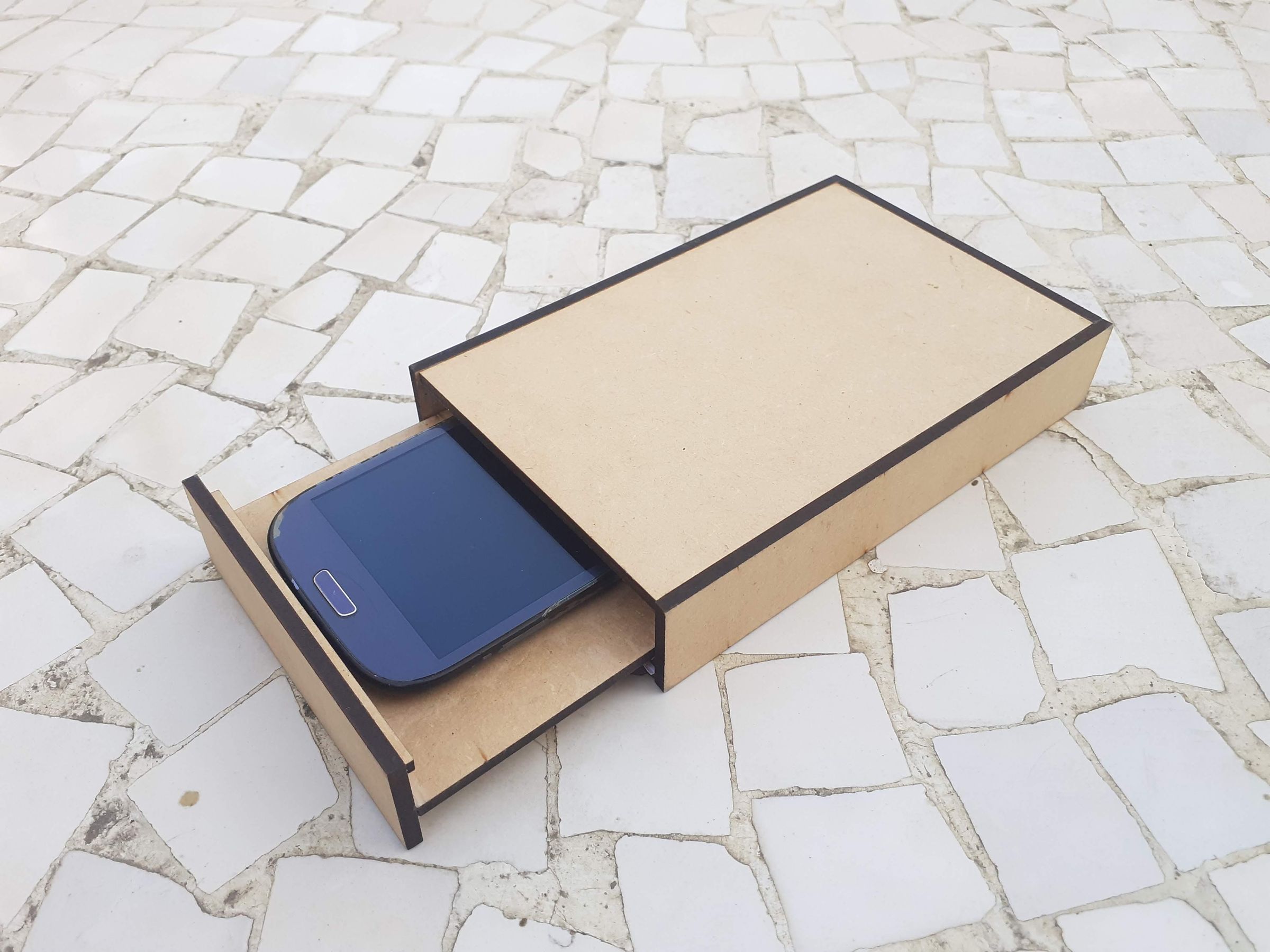 Secret Compartment in Photo Frame : 4 Steps (with Pictures) - Instructables