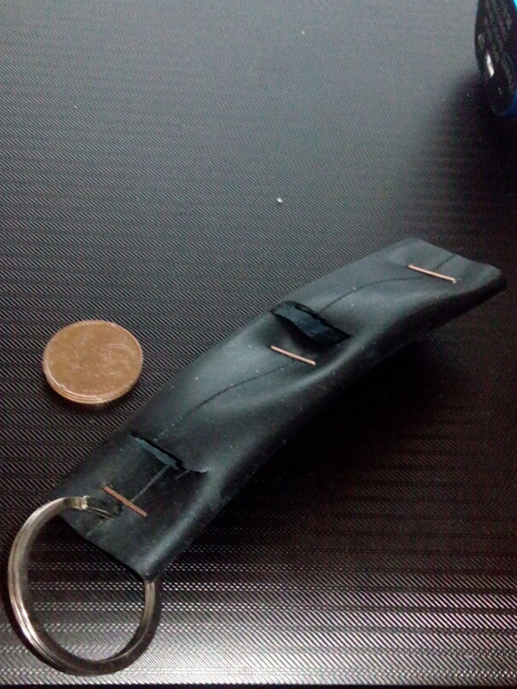 10 Minutes Keychain With Small Pockets - Instructables