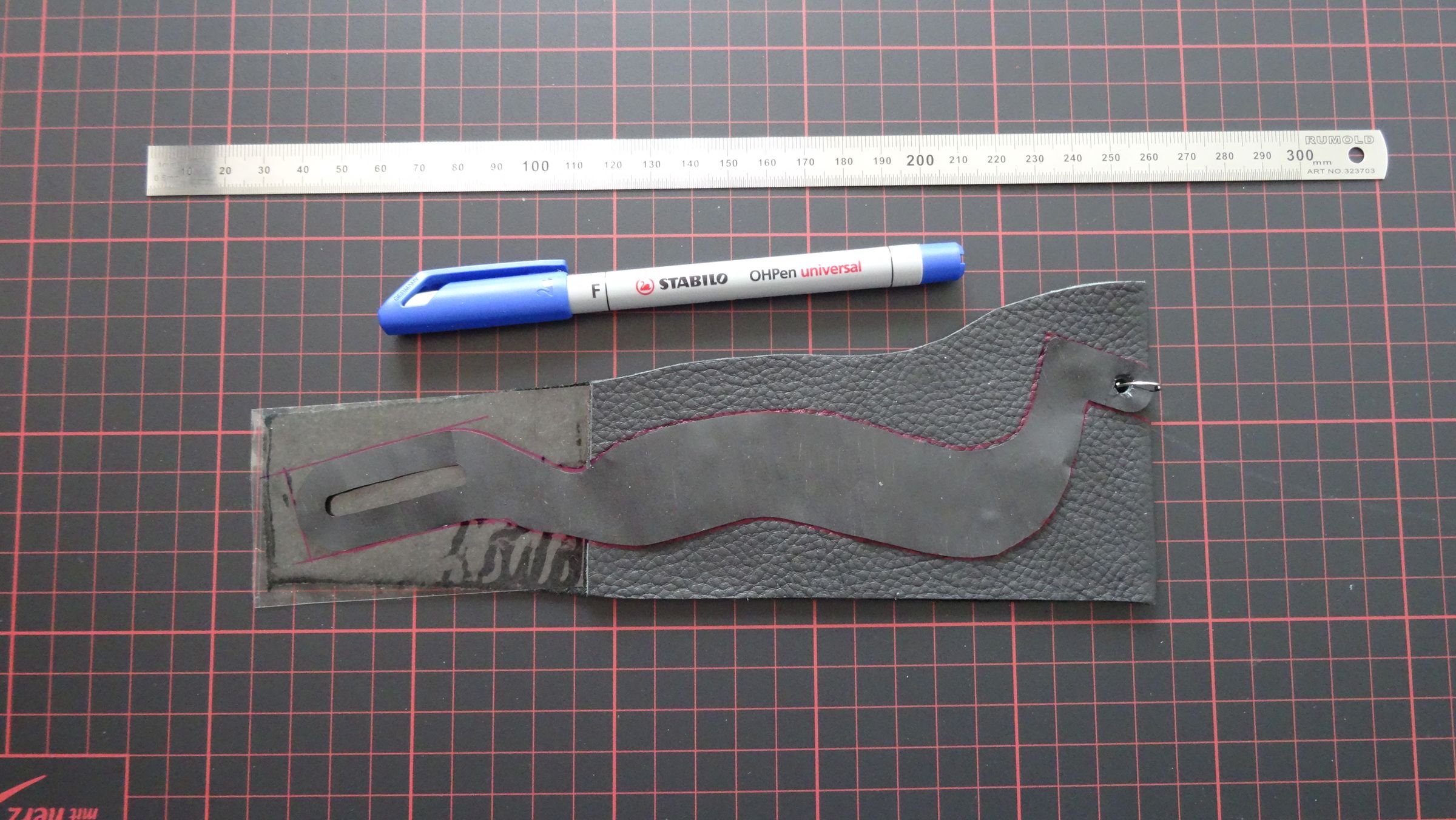 DIY Hand Strap for My New Camera : 6 Steps - Instructables
