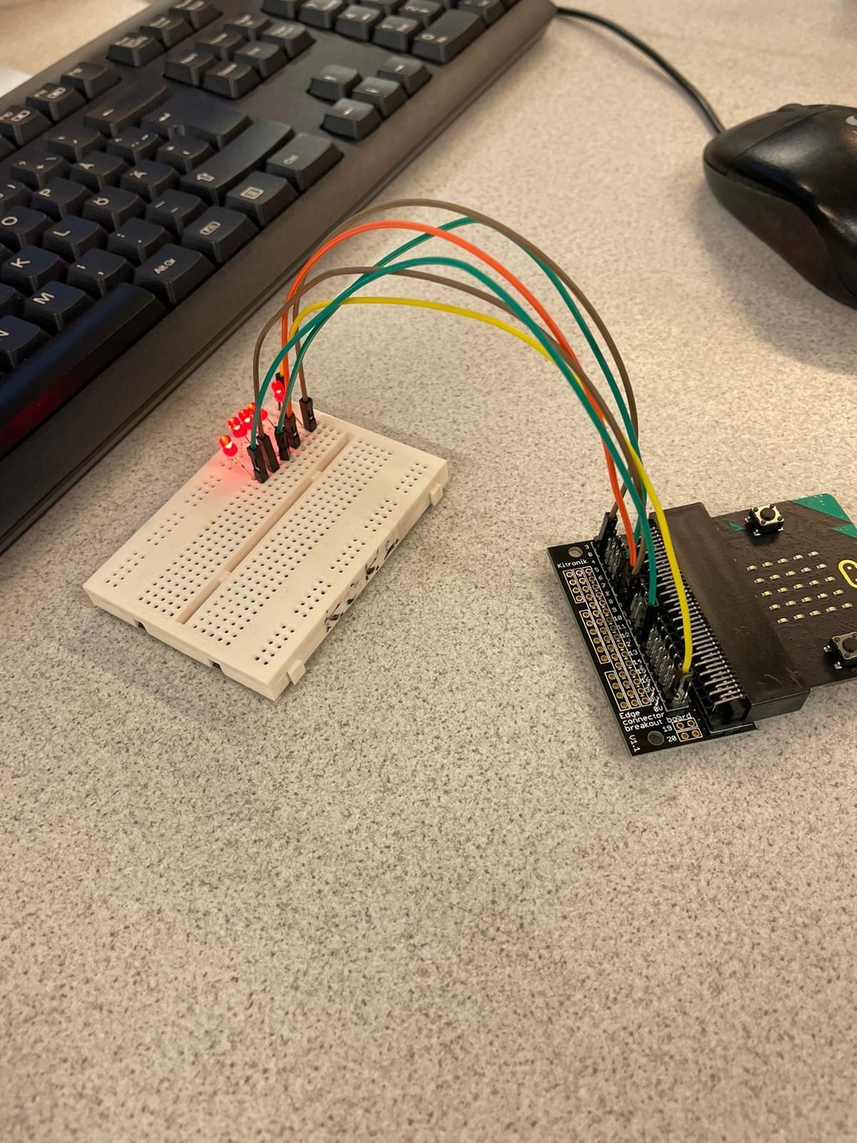 Micro:bit Taikurin Hattu -peli : 7 Steps - Instructables